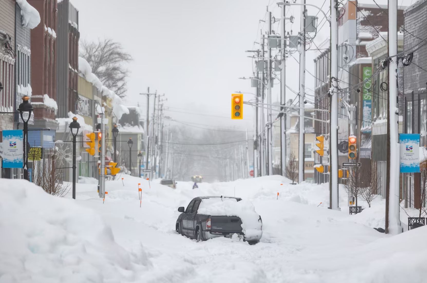Historic Canadian Snowstorm Leaves Residents Stranded in Homes - News.net