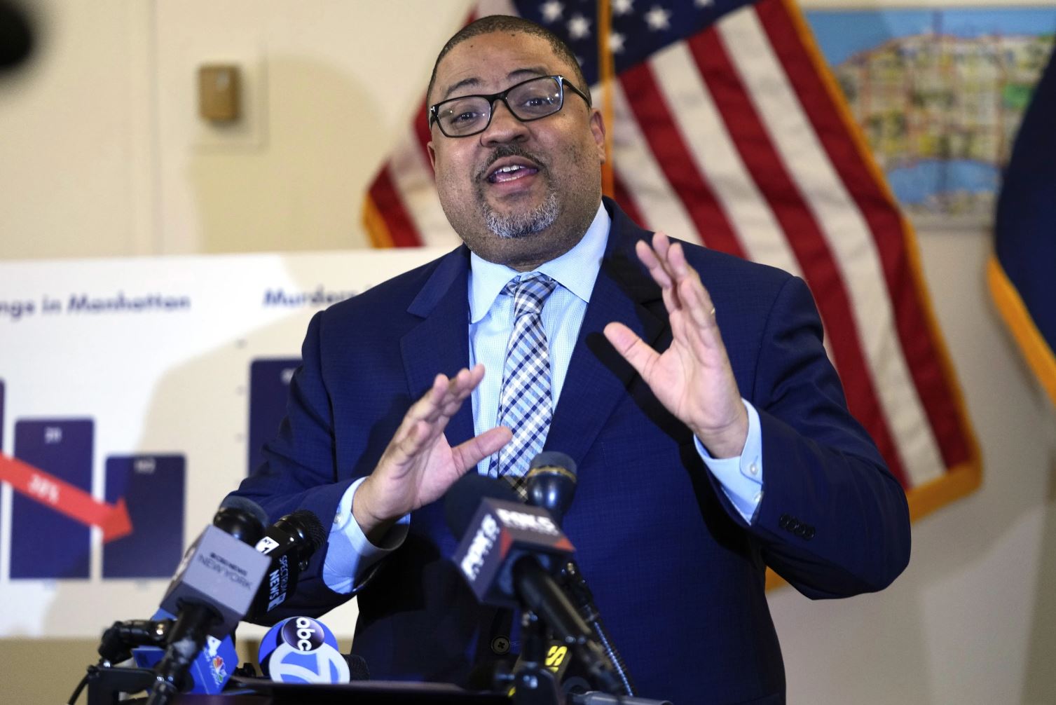 Manhattan DA Alvin Bragg says Trump prosecution isn’t about politics ...