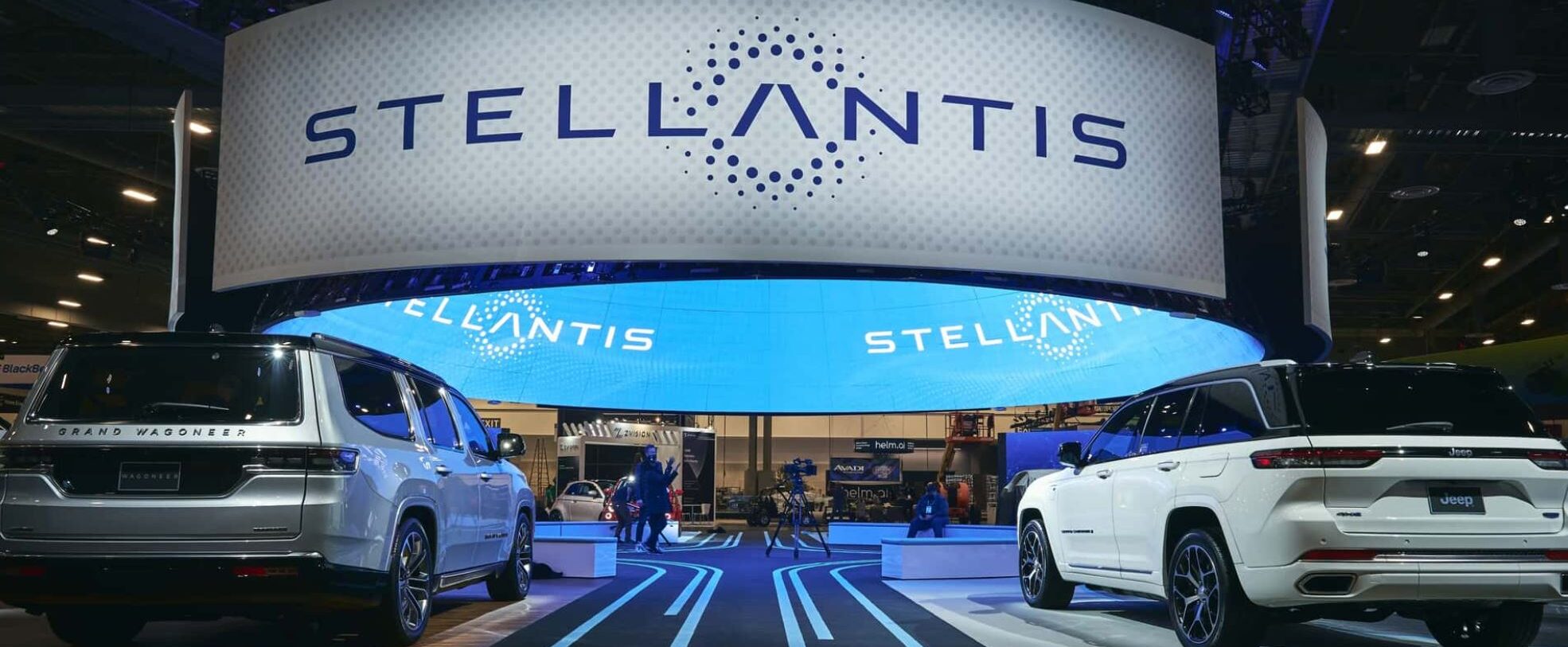 Stellantis tells owners of over 24,000 hybrid minivans to park outdoors ...