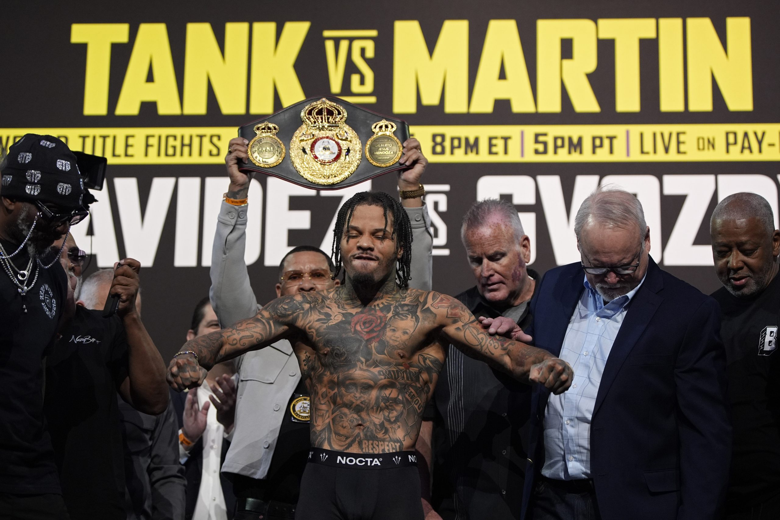 ‘Tank’ Davis knocks out Martin in the 8th round to keep WBA lightweight ...