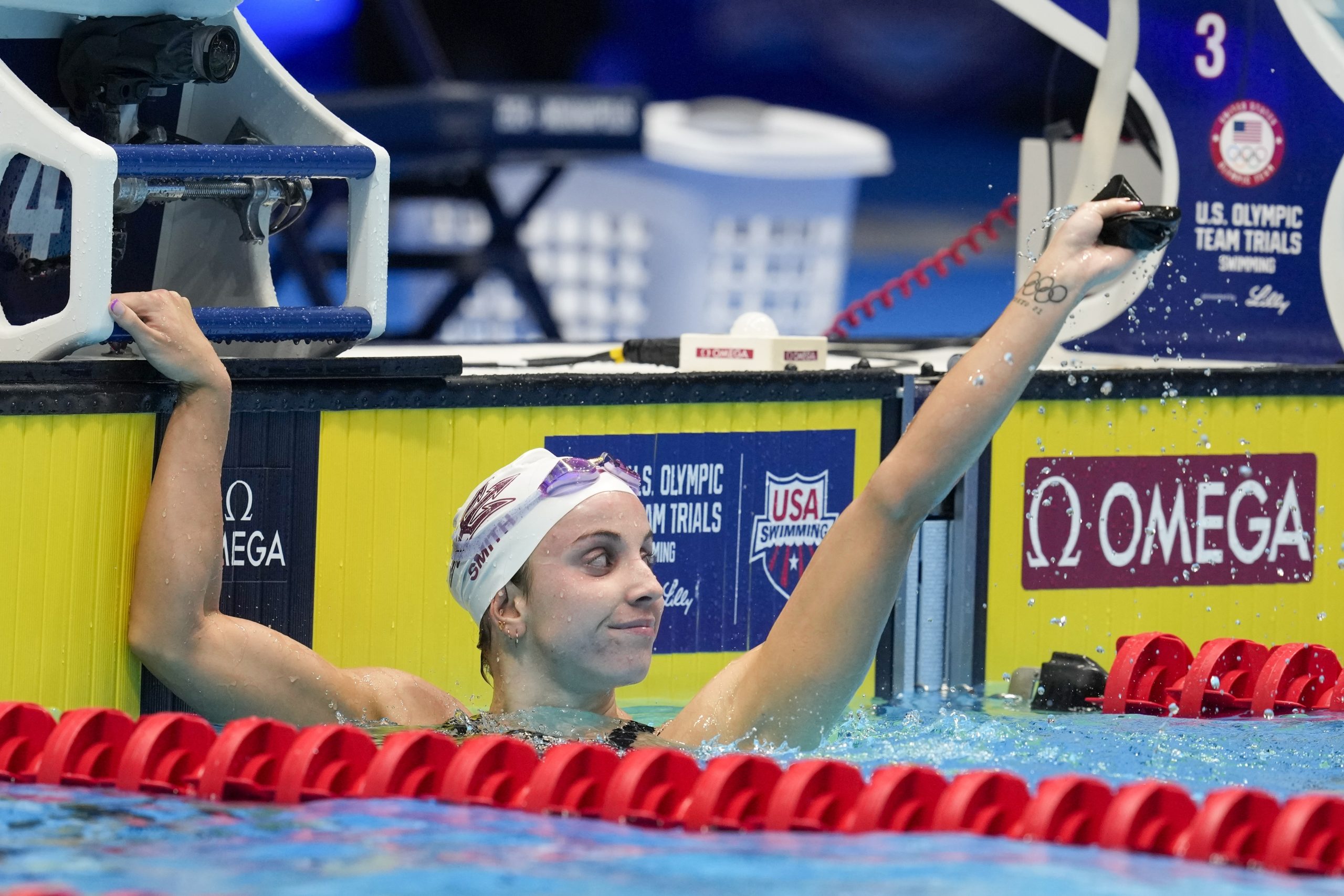 Regan Smith sets a world record in the 100 backstroke at the U.S ...