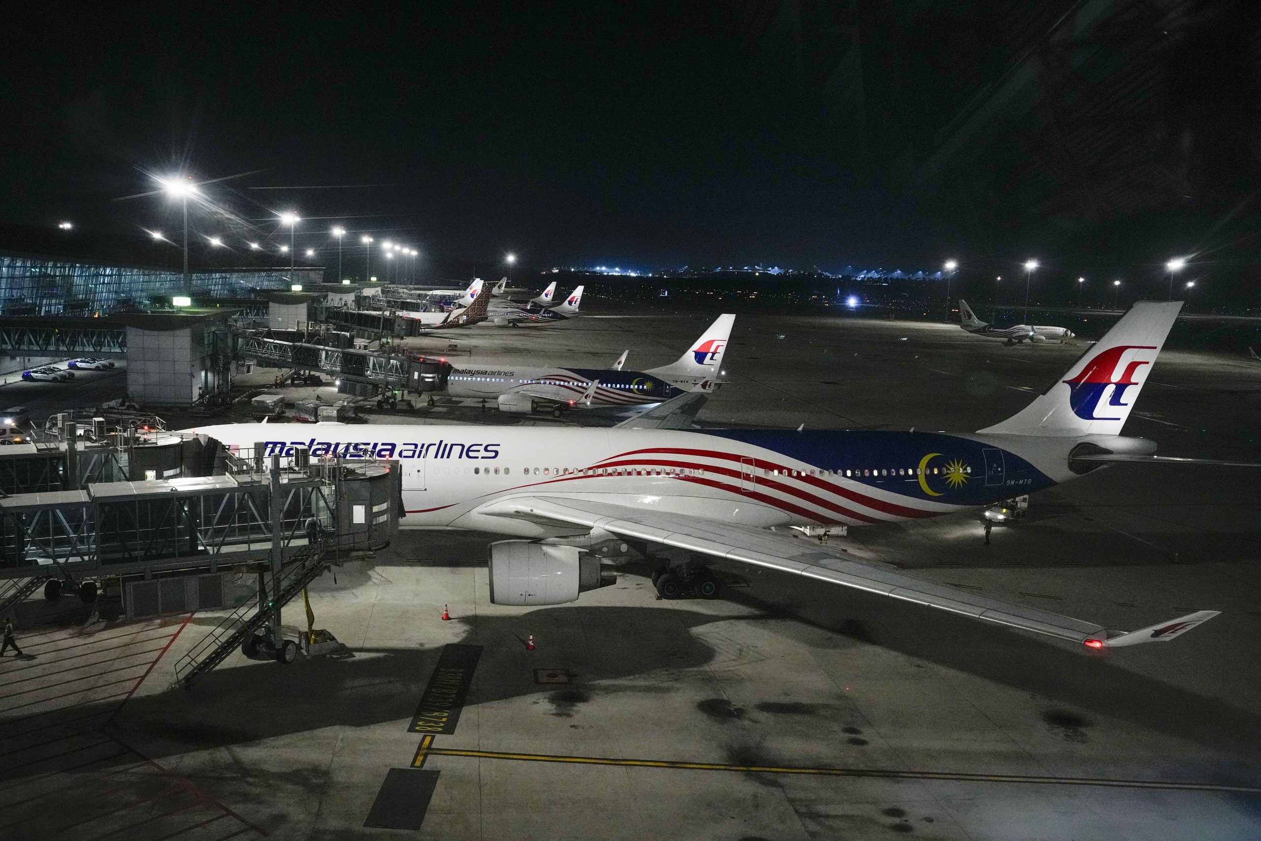 Korean Air, Malaysia Airlines flights disrupted by pressurization ...