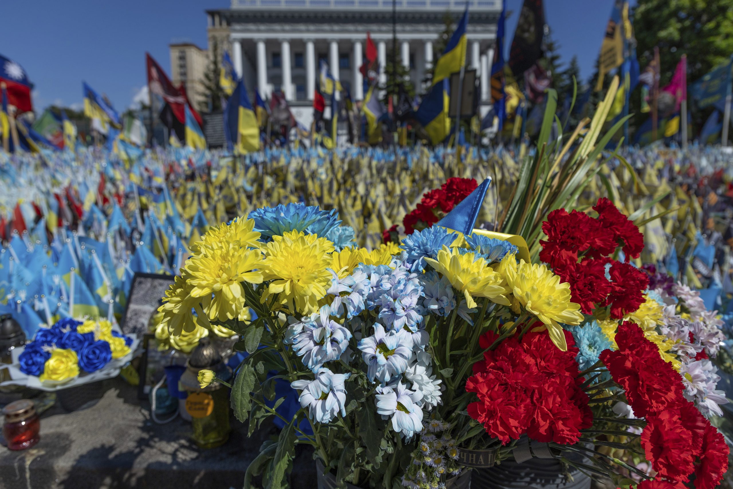 A precious moment in time of war: Flowers for a wife and daughter ...