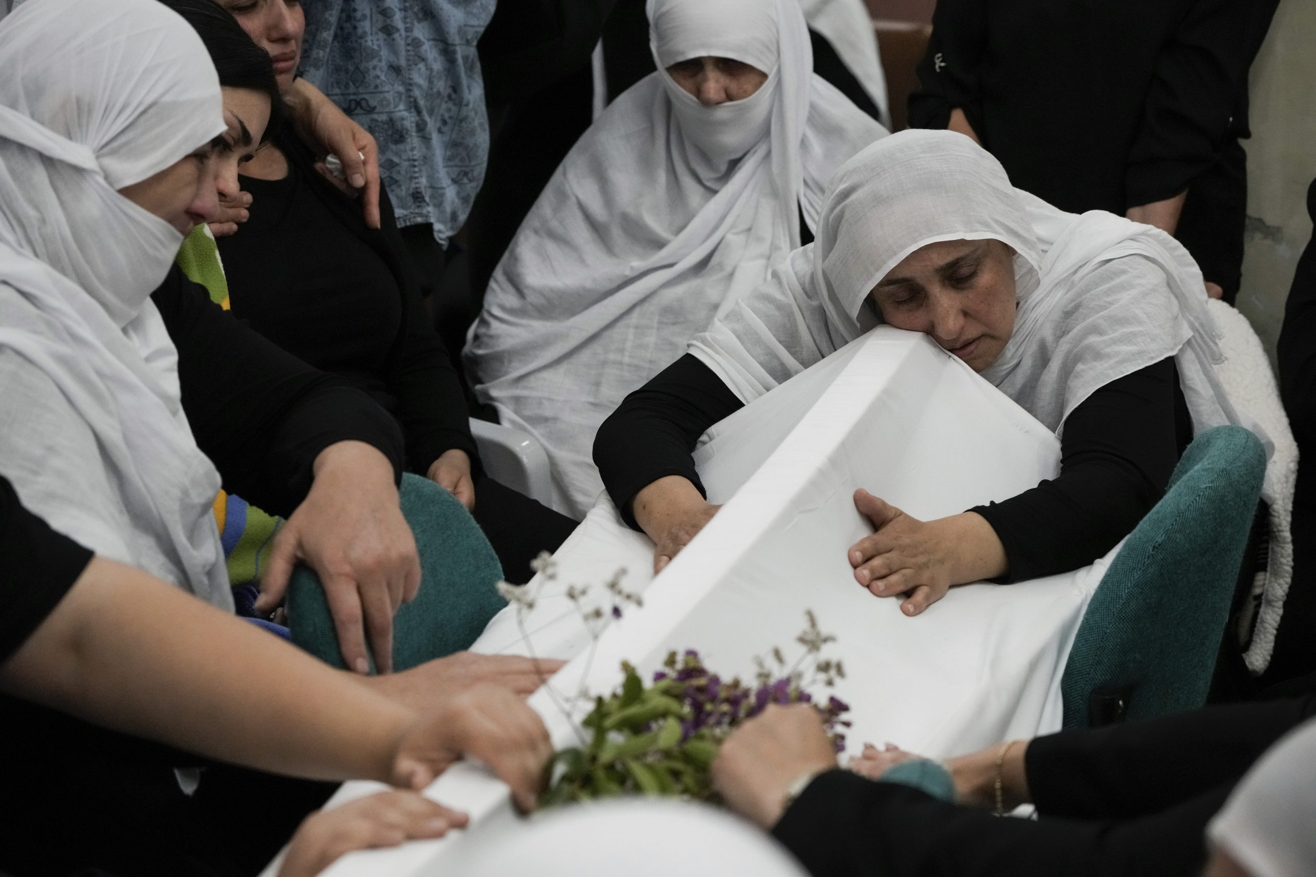 Thousands flee southern Lebanon in search of safety and shelter – News.net