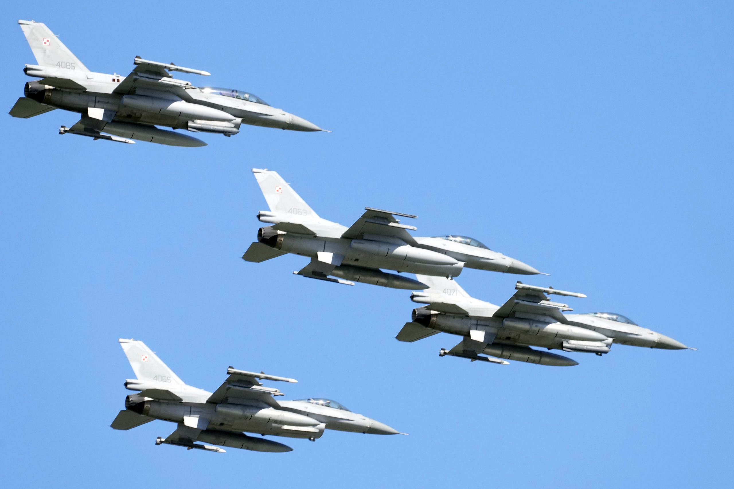 Ukraine receives first F-16 fighter jets to bolster defenses against ...