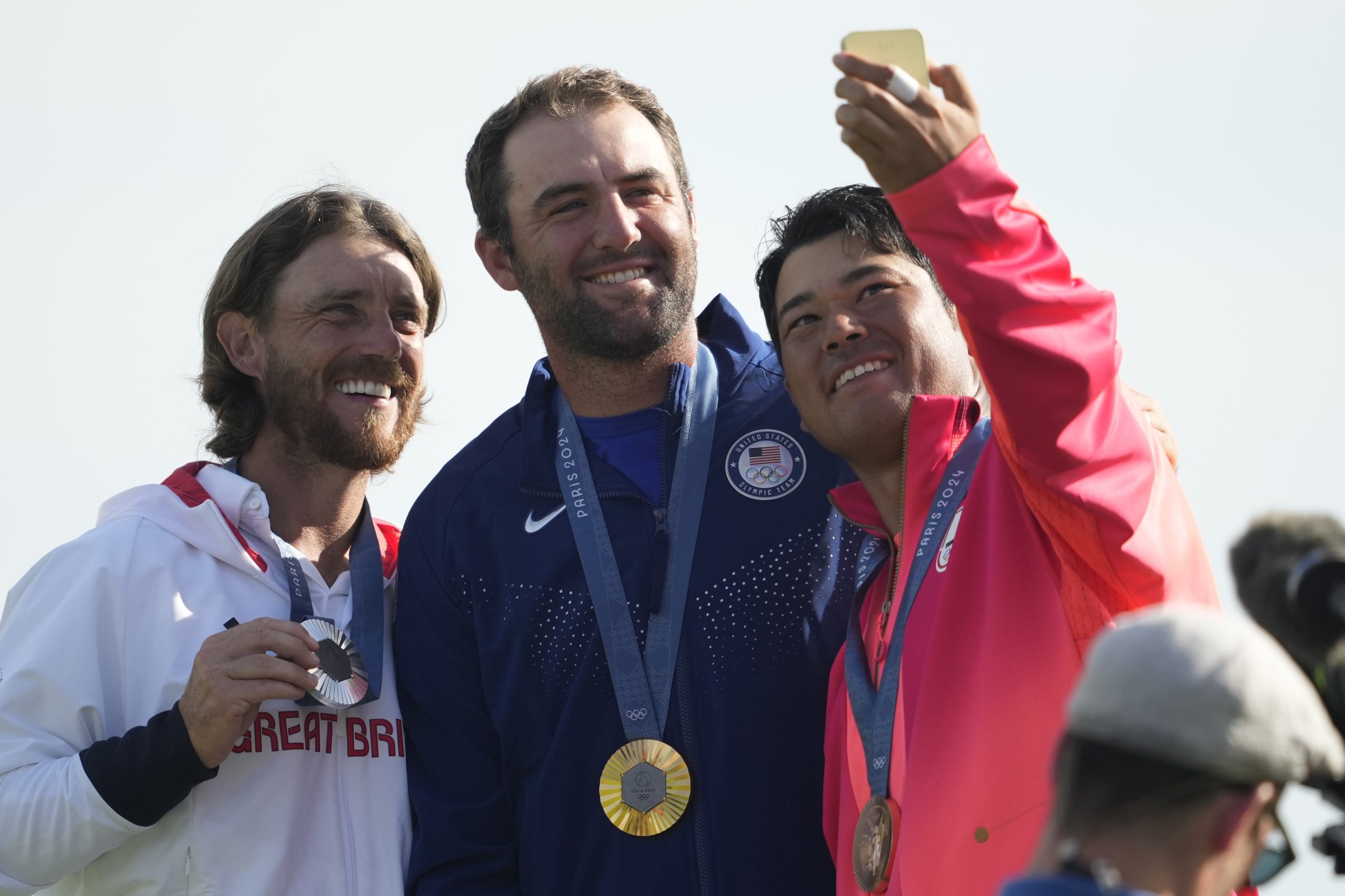 Scottie Scheffler closes with 9-under 62 to win Olympics thriller at Le ...