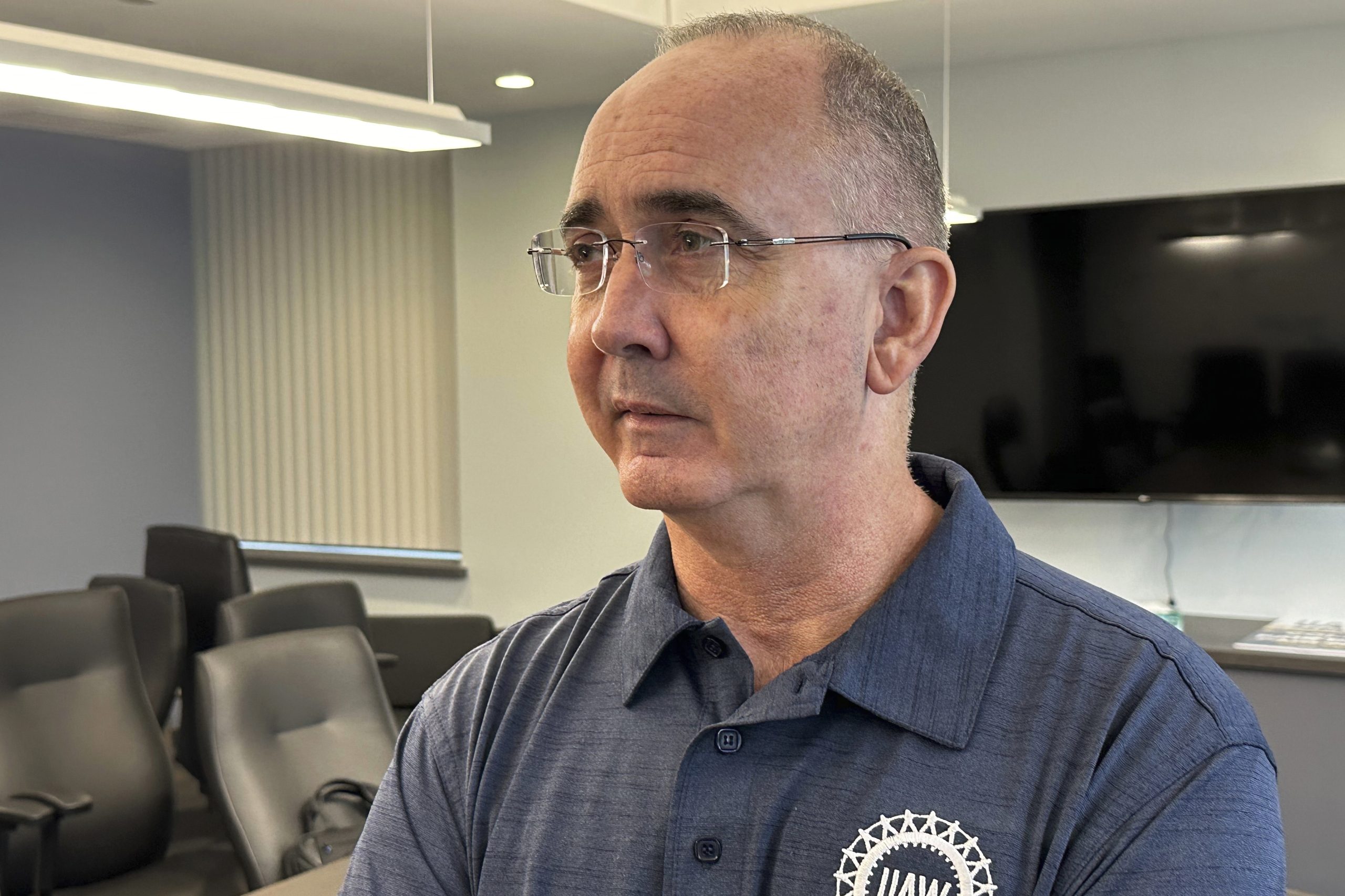 UAW leader says Trump would send the labor movement into reverse if he ...