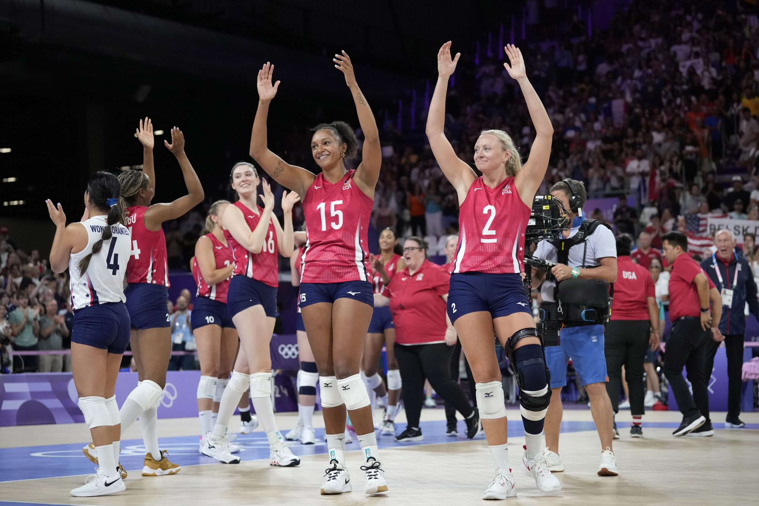 US women’s volleyball team advances to semifinal with straight-set win ...