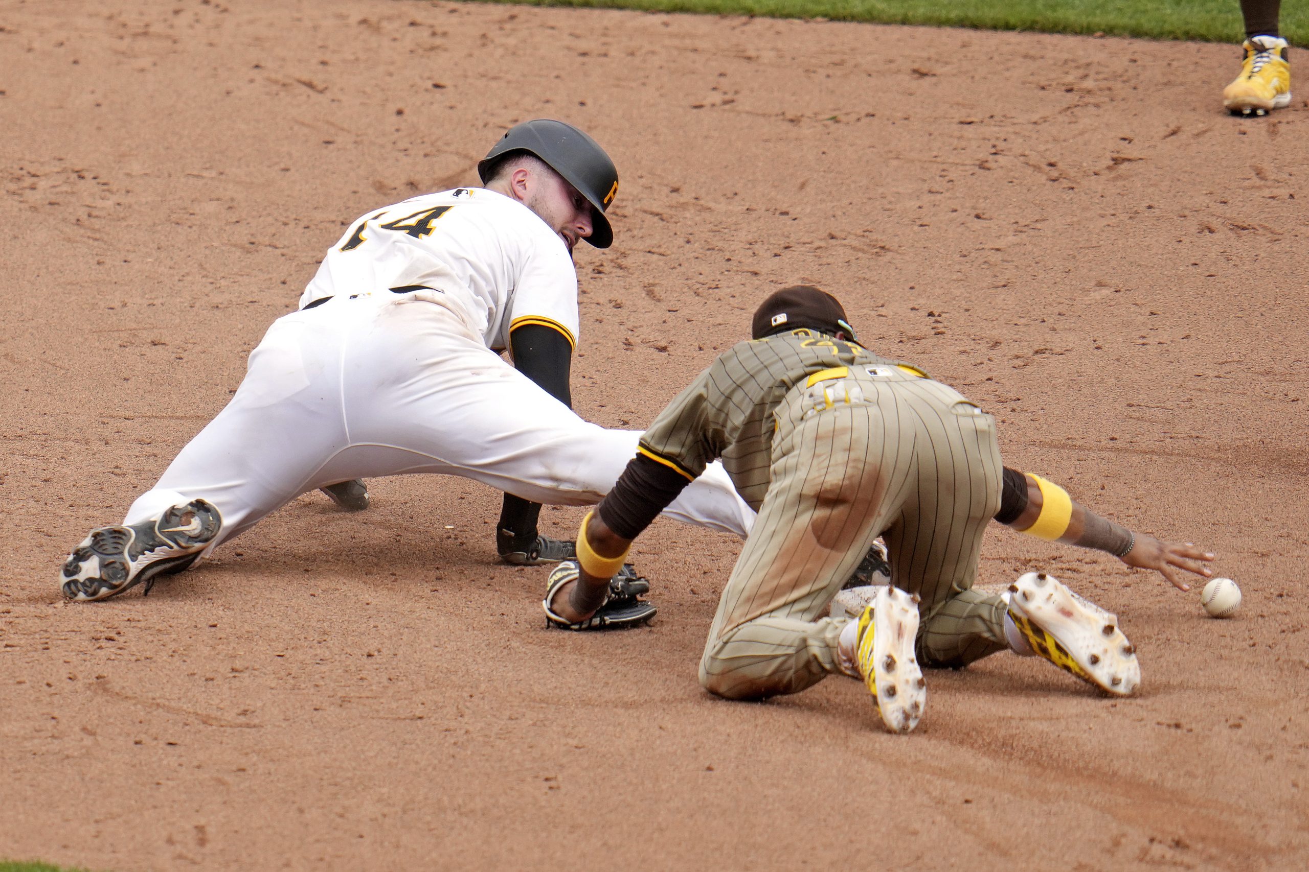 Padres rally for a win and series sweep – News.net