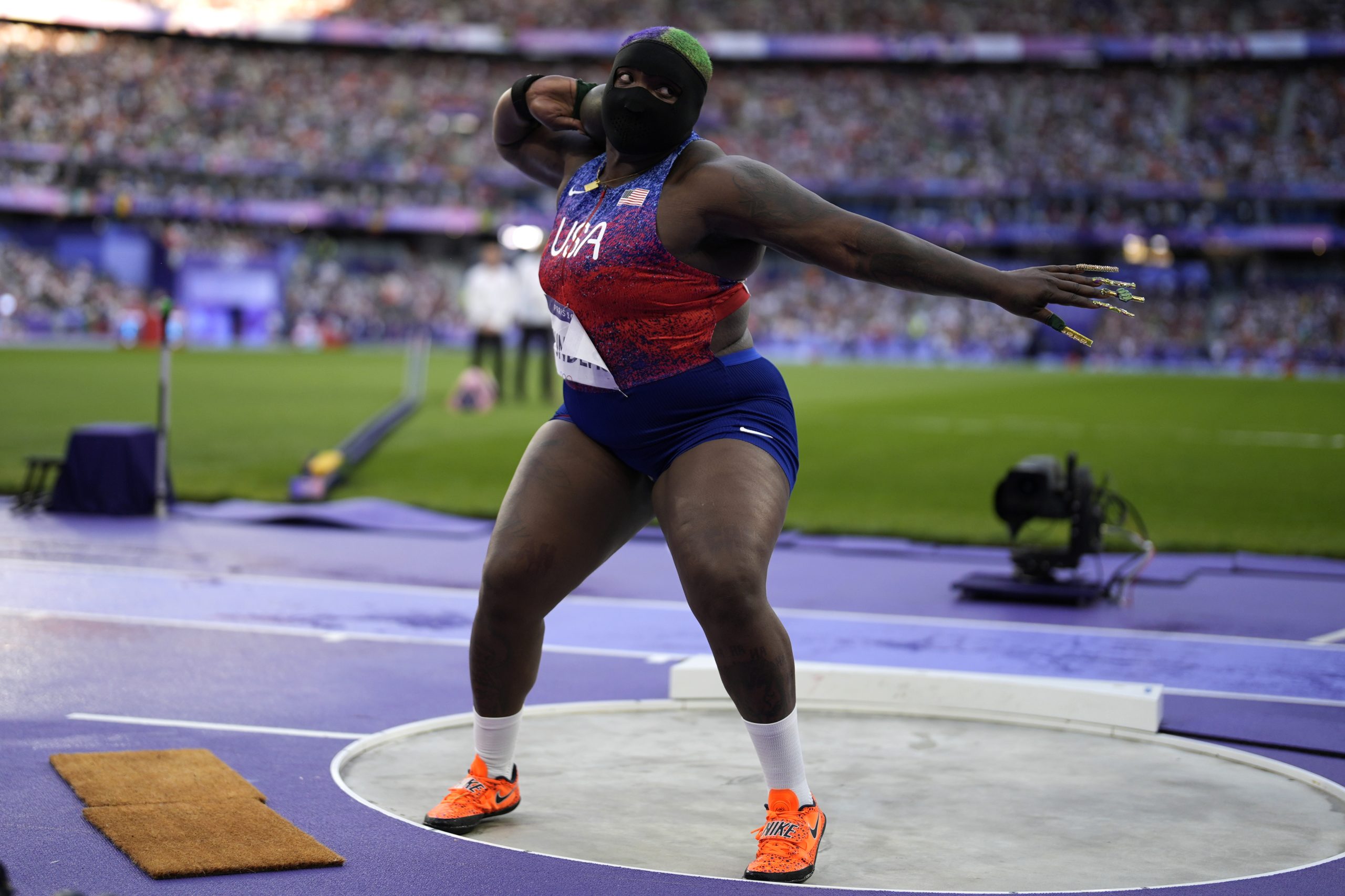 Raven Saunders, the mask-wearing shot putter, finishes 11th in Olympic ...