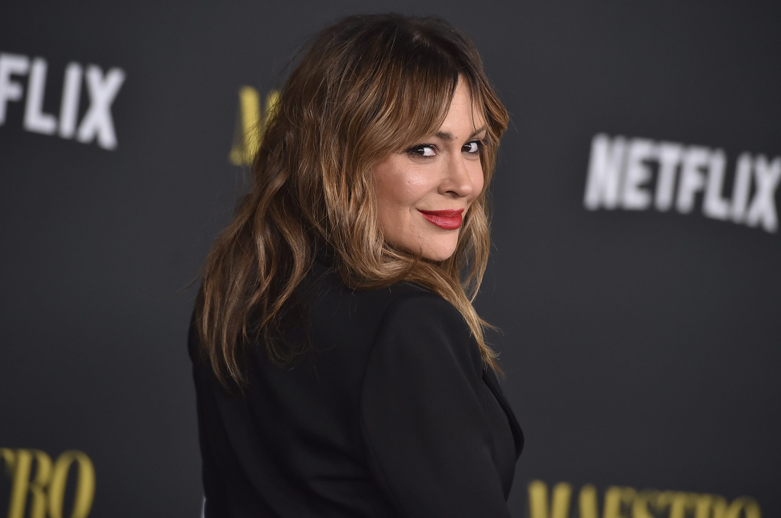 Alyssa Milano to make her Broadway debut in the razzle-dazzle musical ...