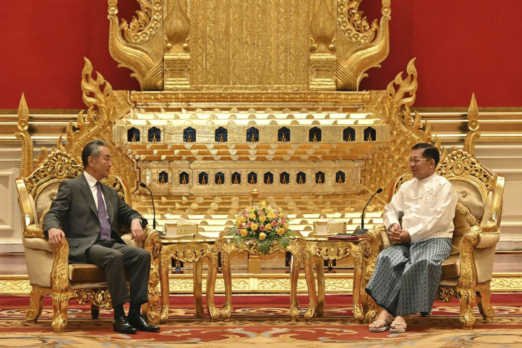 China’s foreign minister meets with Myanmar’s military boss as civil ...