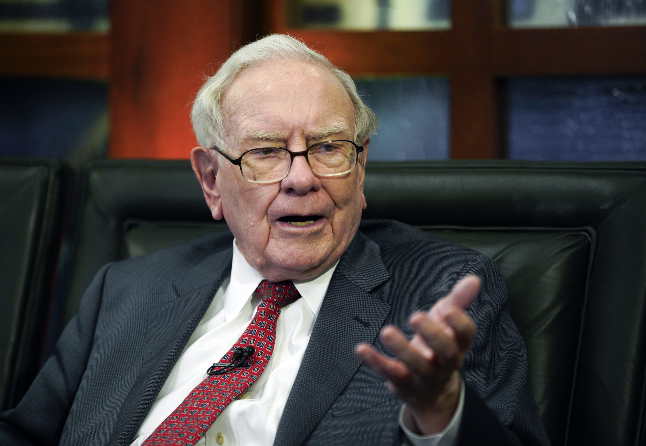 Warren Buffett shocks shareholders by announcing his intention to ...