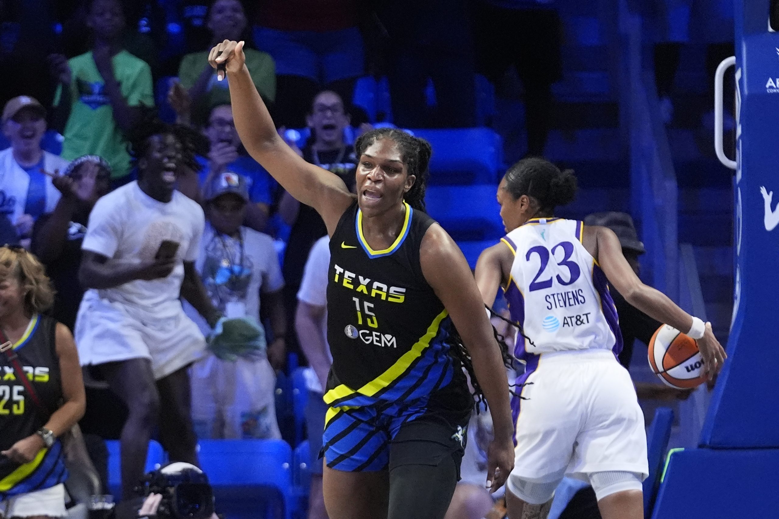 Ogunbowale and Howard rally Dallas from 19 down to a 113-110 victory ...