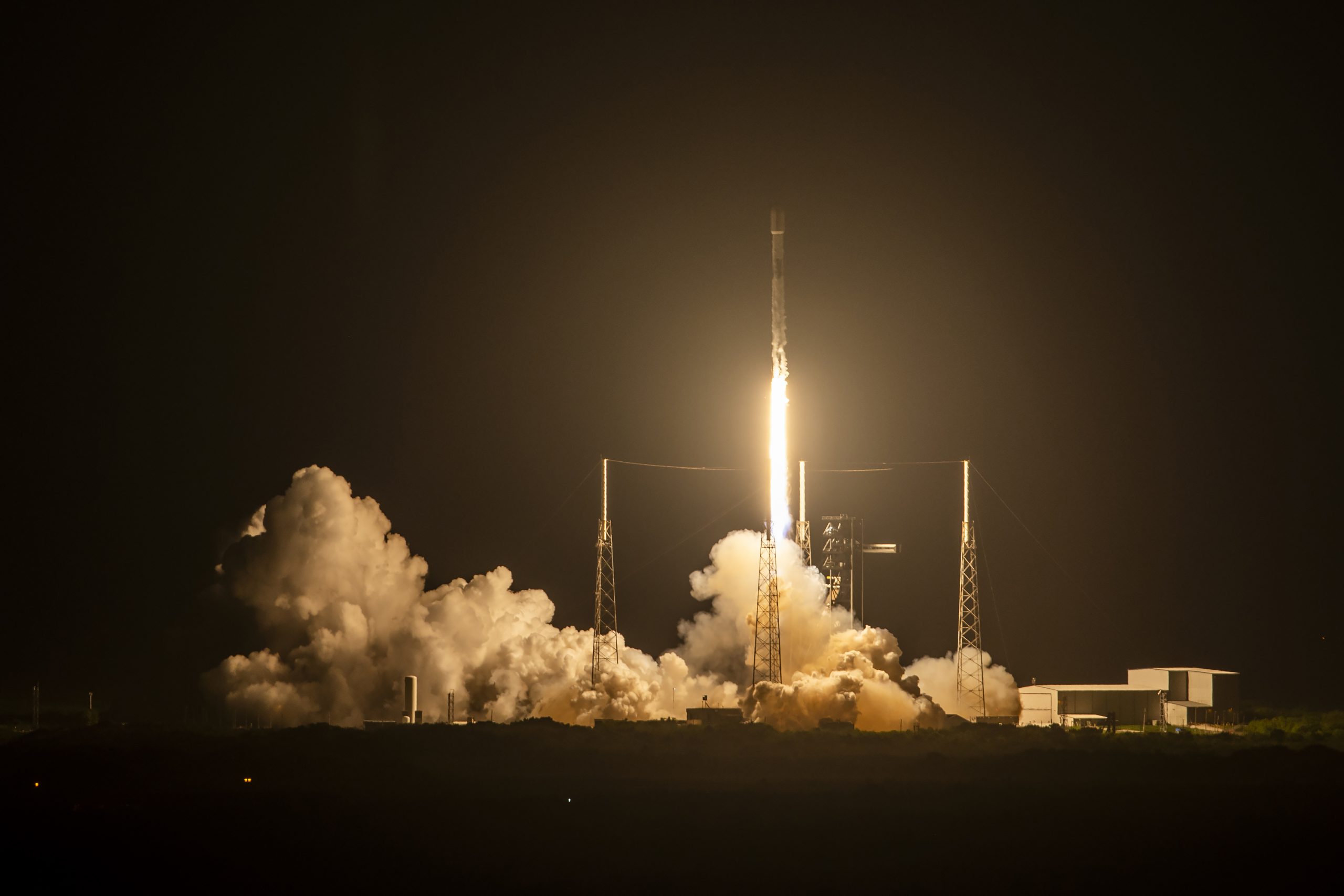 FAA grounds SpaceX after rocket falls over in flames at landing - News.net FAA grounds SpaceX after rocket falls over in flames at landing - News.net