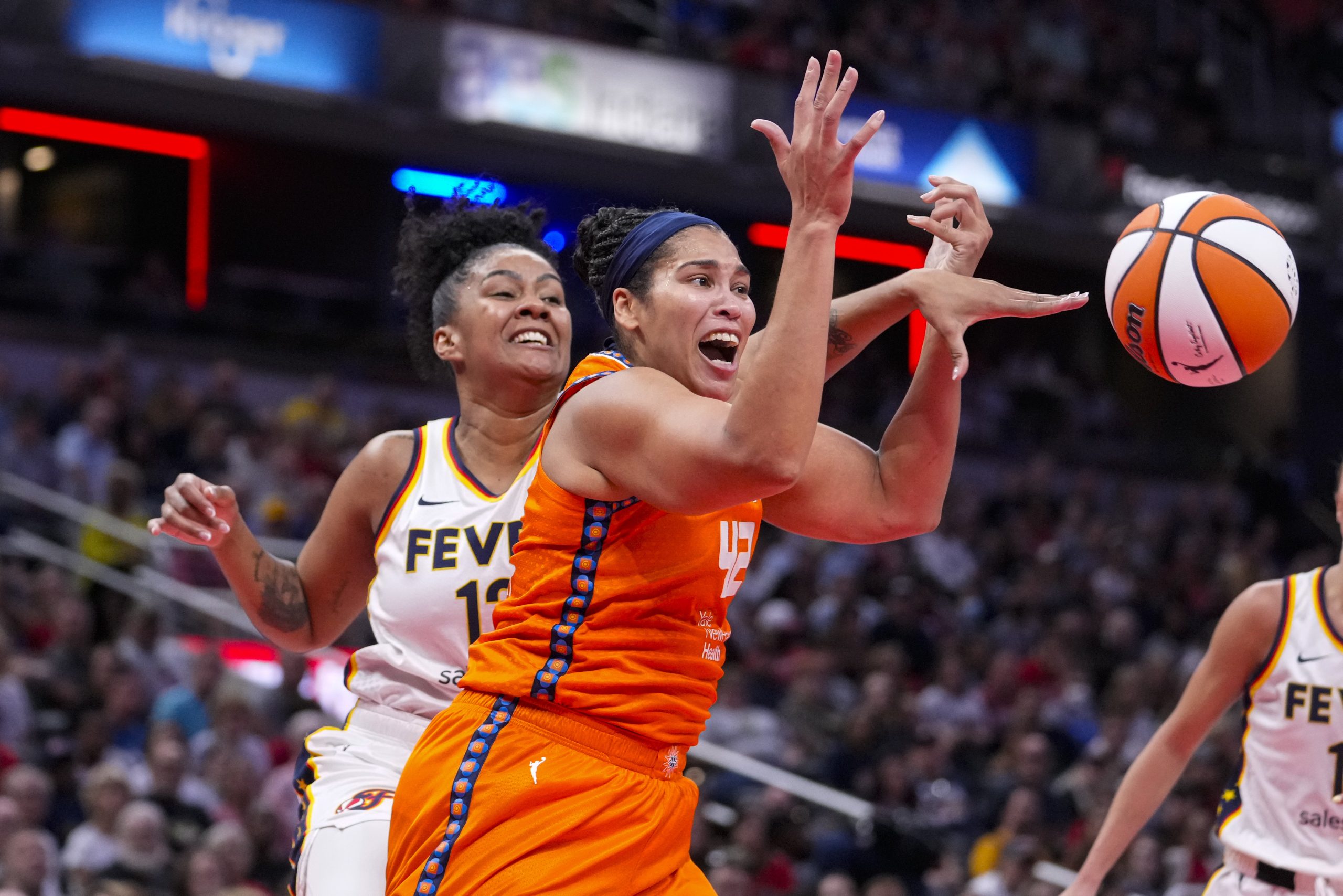Caitlin Clark sets WNBA rookie record for 3s as Fever beat Sun and snap ...