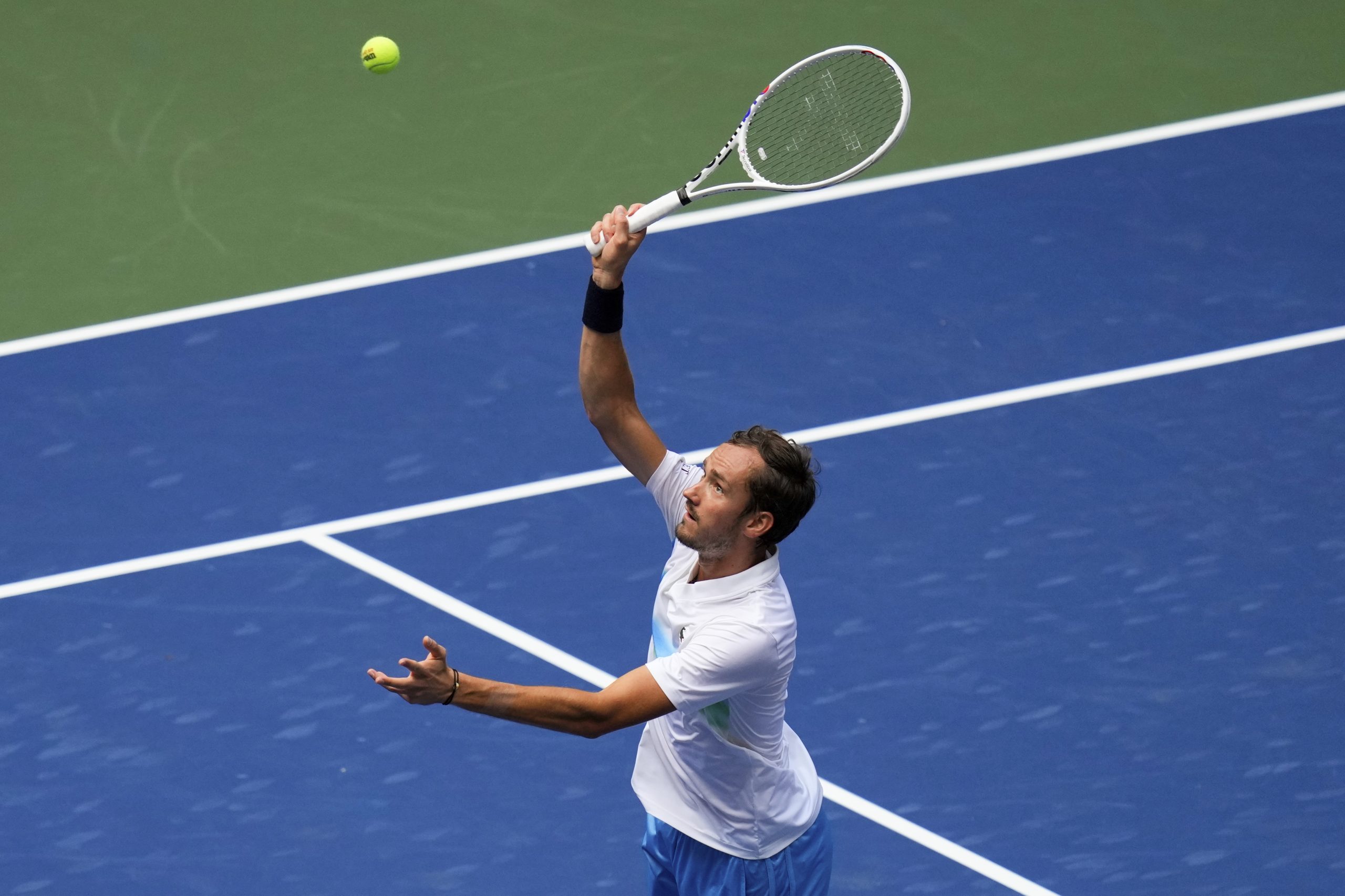 US Open play was delayed on all courts because the electronic line ...