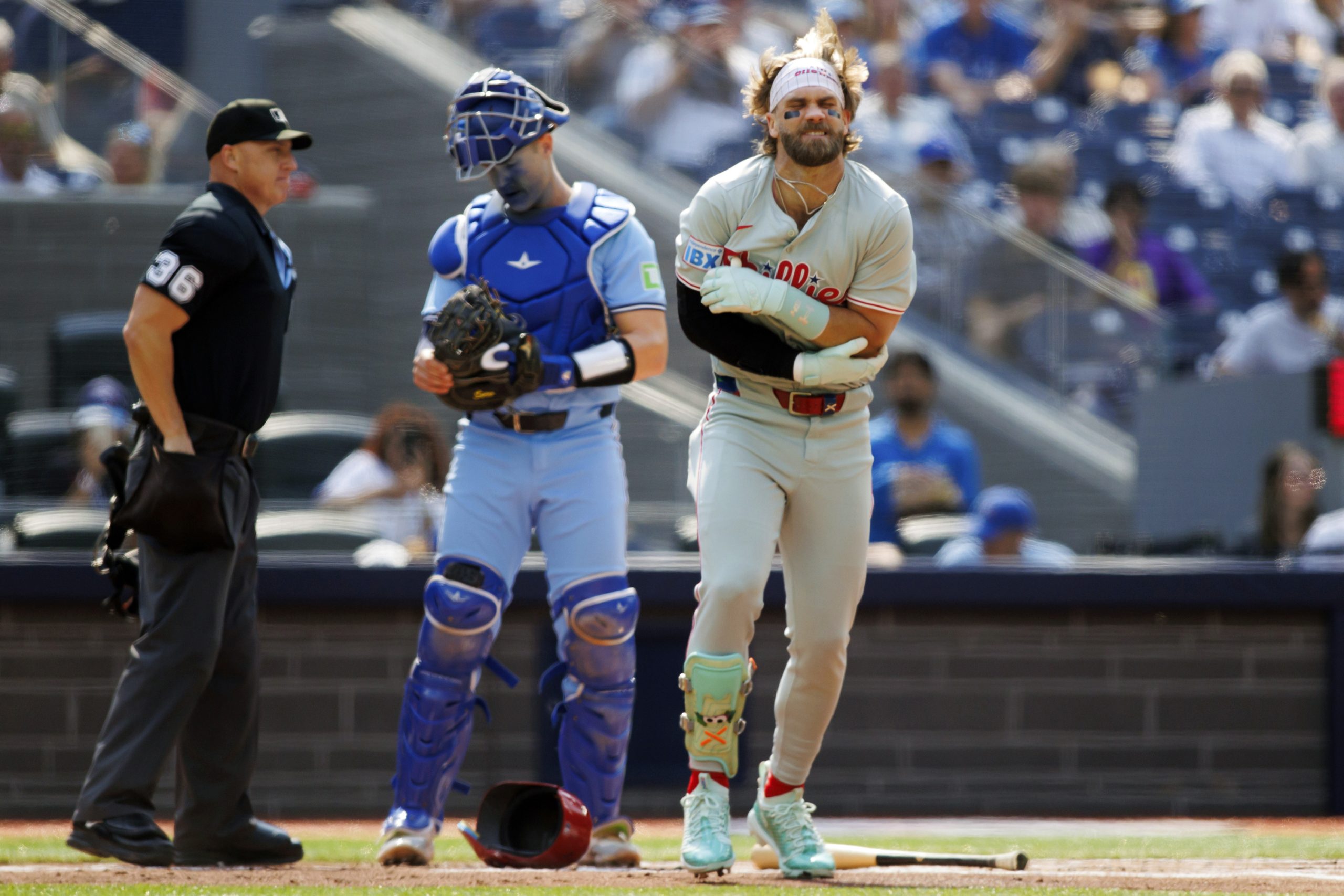 Phillies slugger Bryce Harper leaves game at Toronto after being hit on ...
