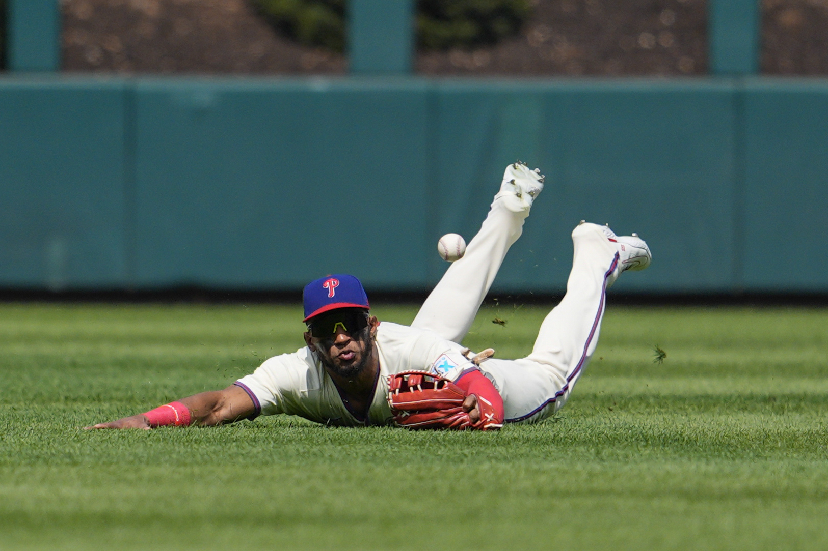 Mets' Francisco Lindor to get scan of sore back after leaving game for ...