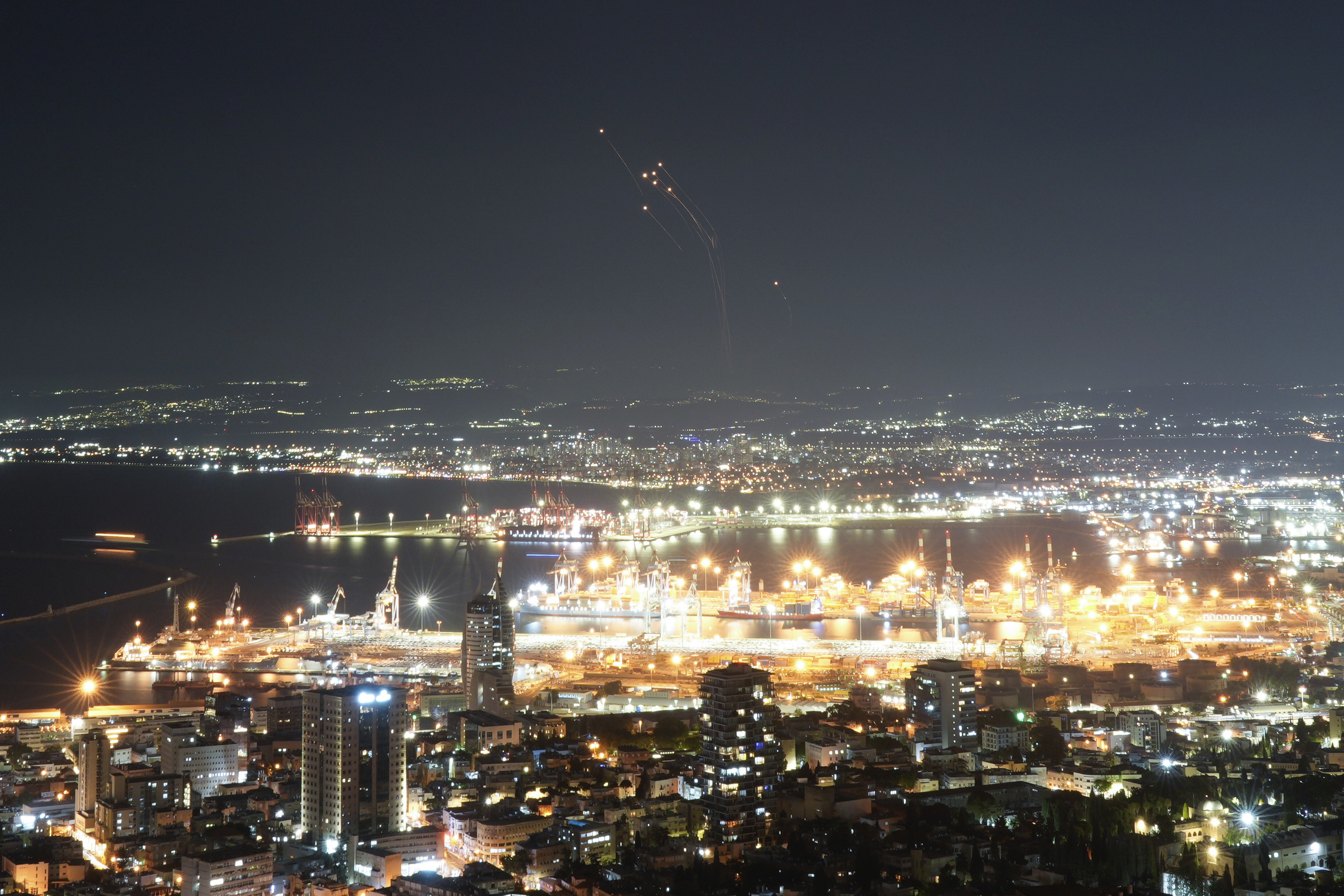 Hezbollah fires missile at Tel Aviv in further escalation after heavy ...