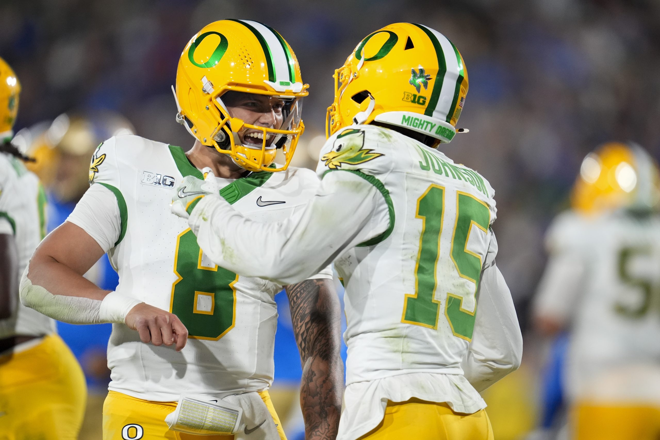 Dillon Gabriel throws for 3 TDs as No. 8 Oregon beats UCLA 34-13 in ...
