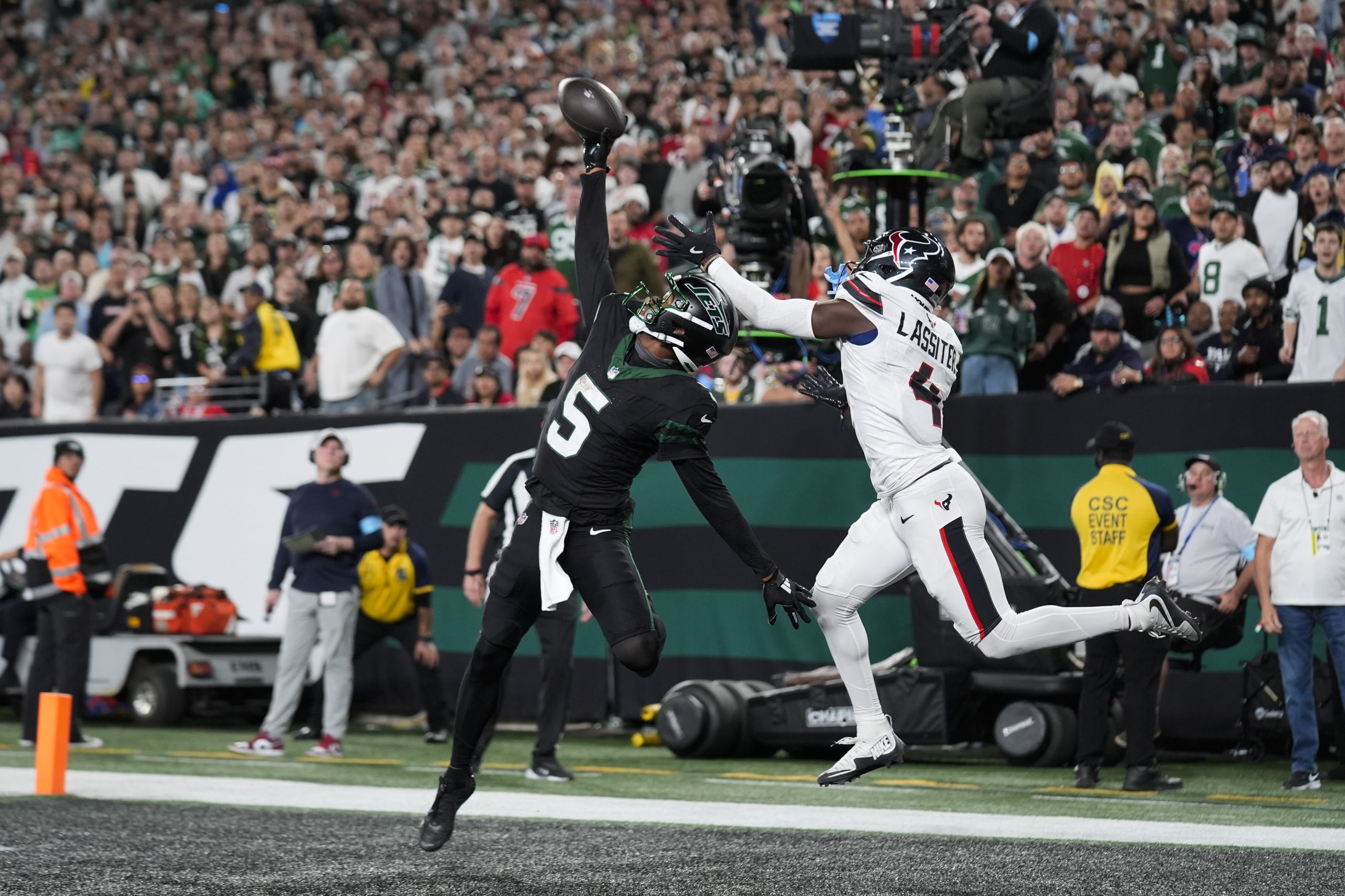 Jets' Garrett Wilson makes a jaw-dropping, 1-handed TD catch vs. Texans ...