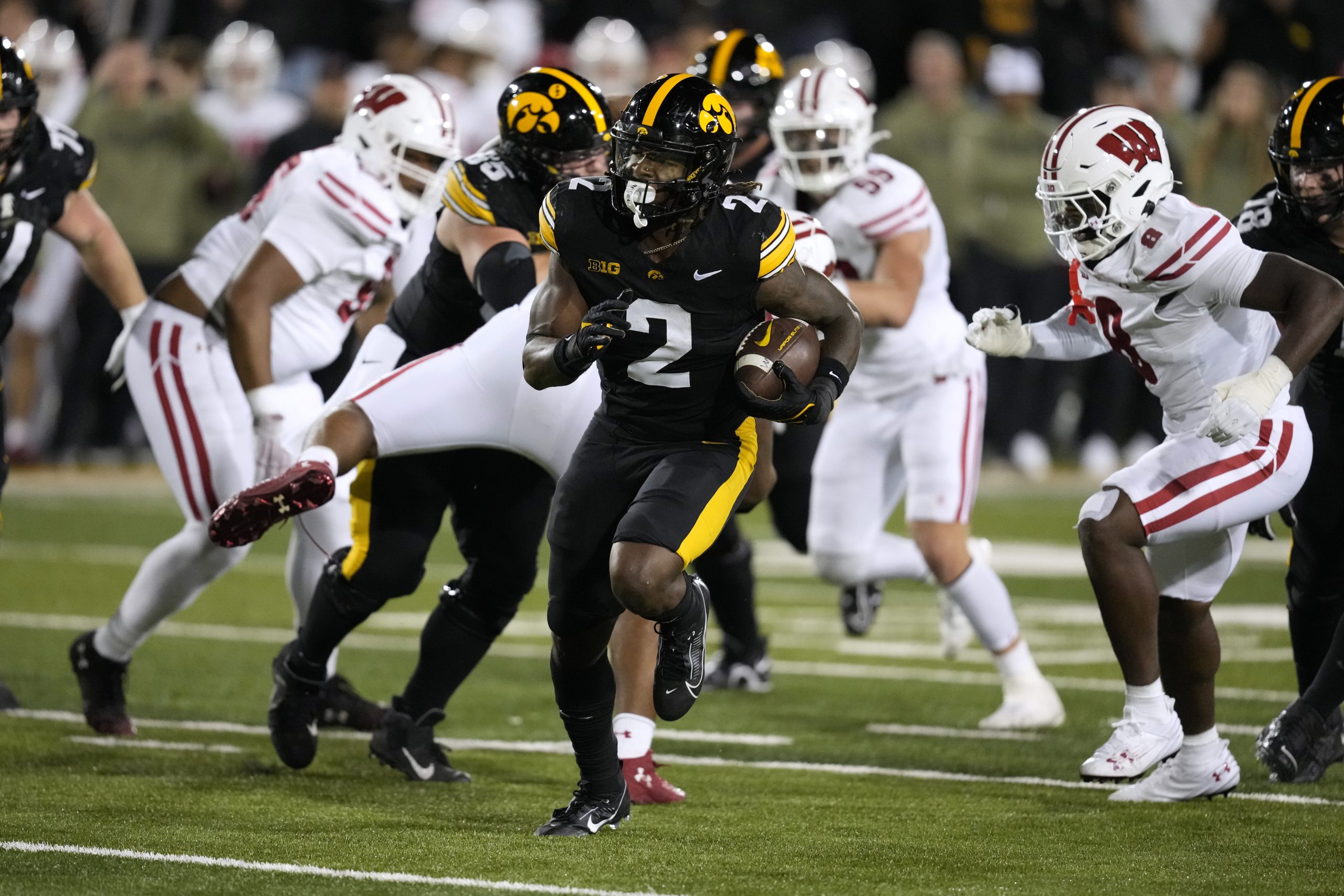 Kaleb Johnson scores 3 TDs, rushes for 135 yards in Iowa's 42-10 win ...