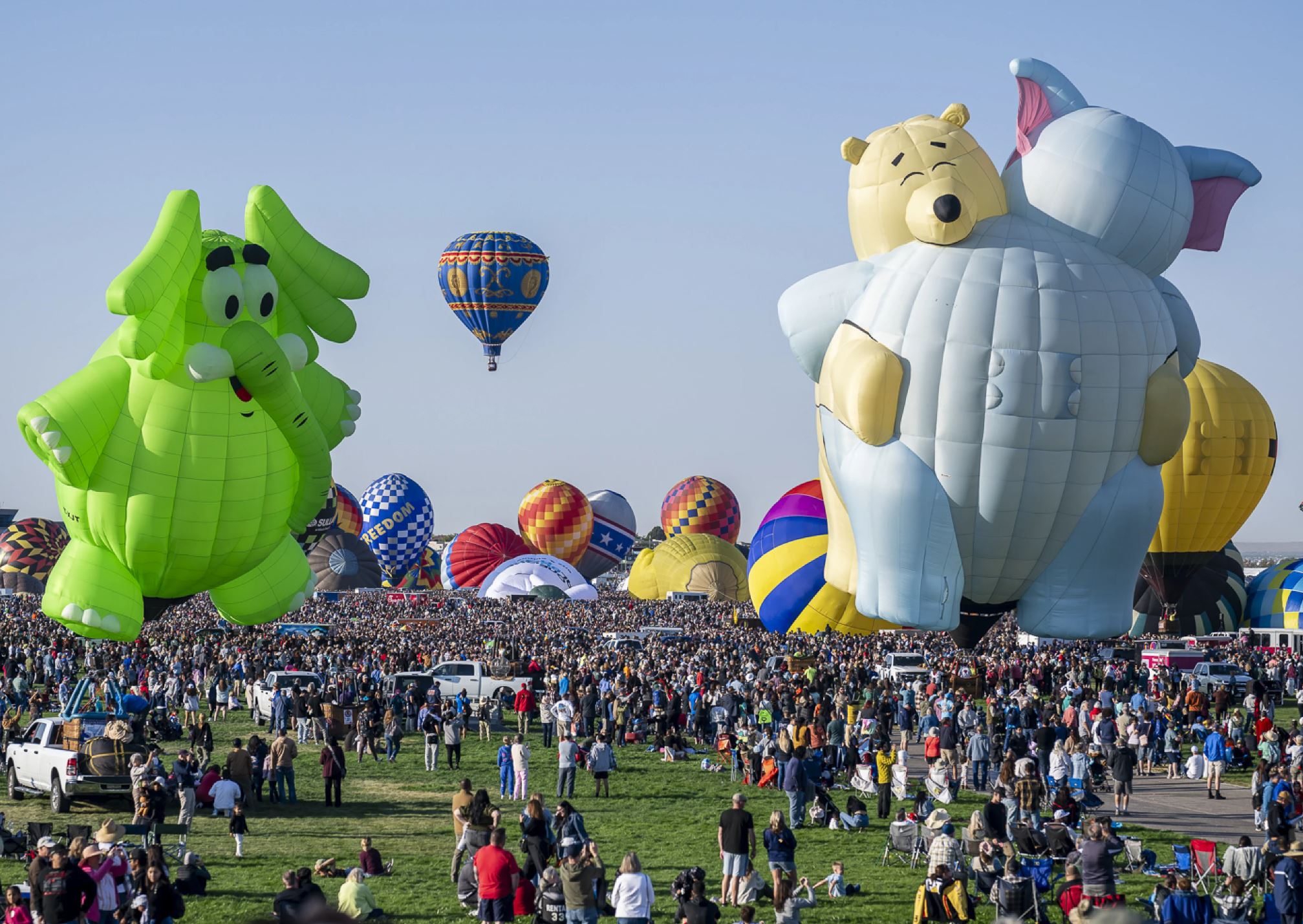 Hot-air balloon strikes and collapses radio tower in Albuquerque during ...