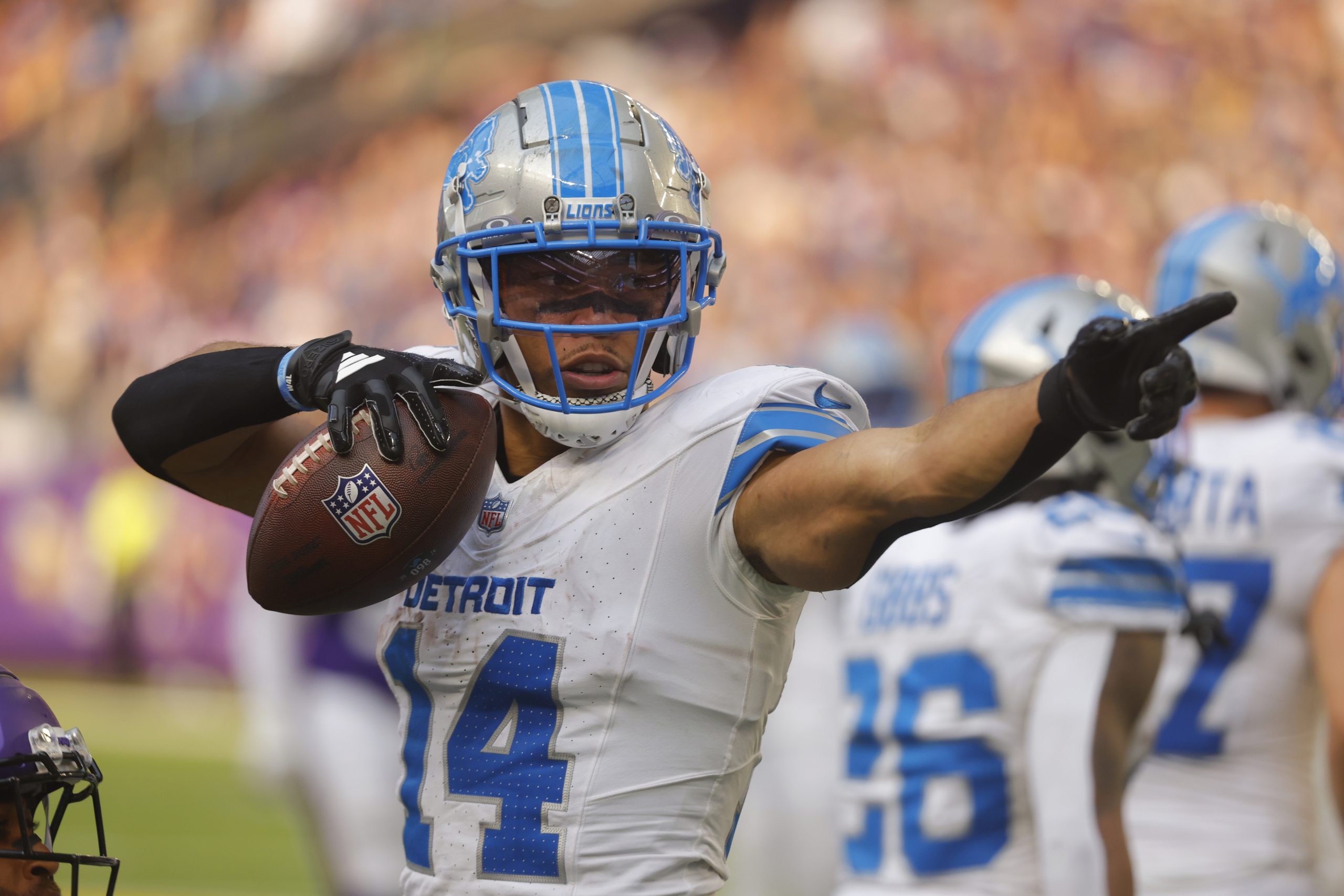 Lions host Titans in what looks like a lopsided matchup of 5-1 and 1-5 ...