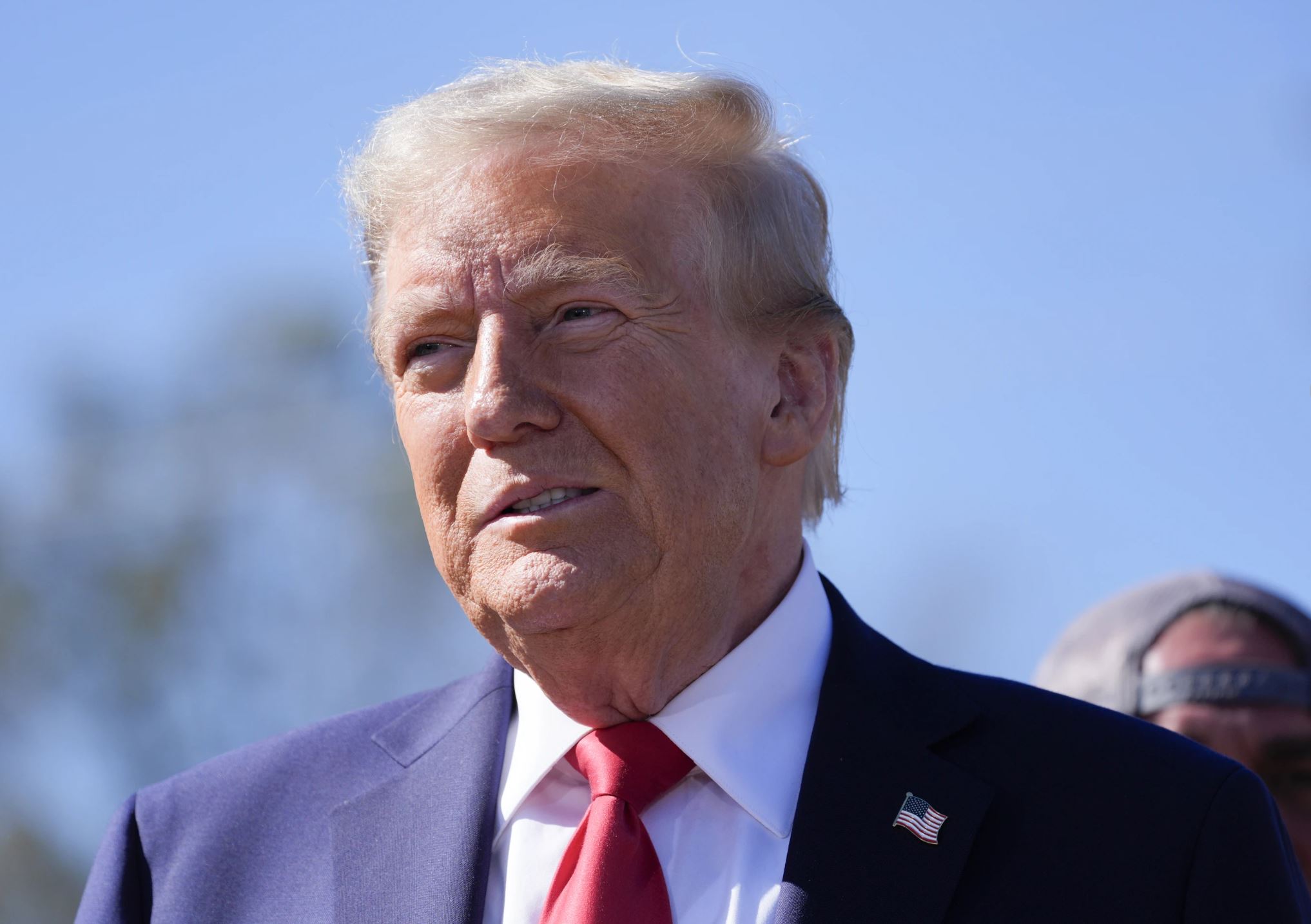 Trump makes more debunked claims about FEMA as he surveys storm damage ...