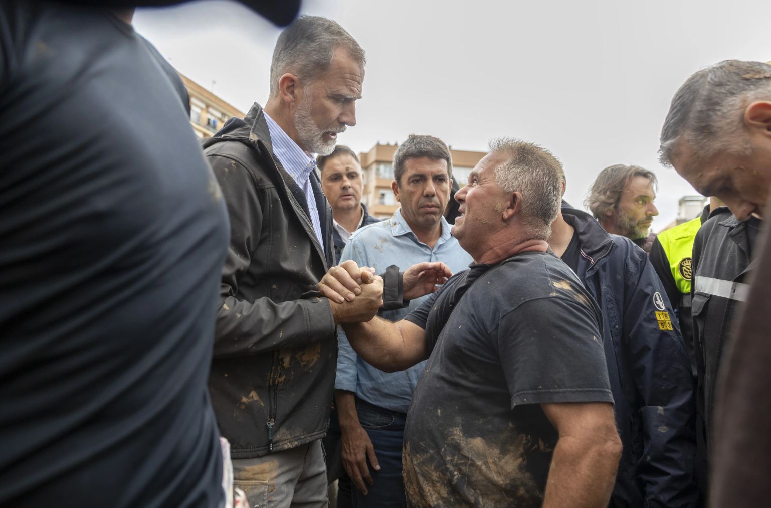 Spain's king stood his ground under a mud barrage. What will the iconic ...