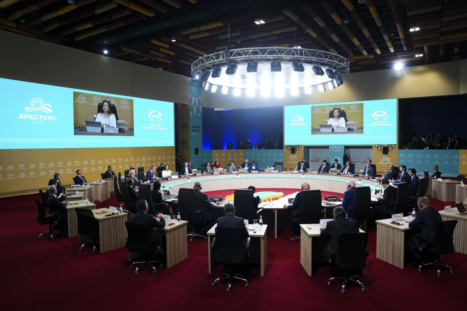 APEC leaders kick off Lima summit as Trump prepares to return to office ...