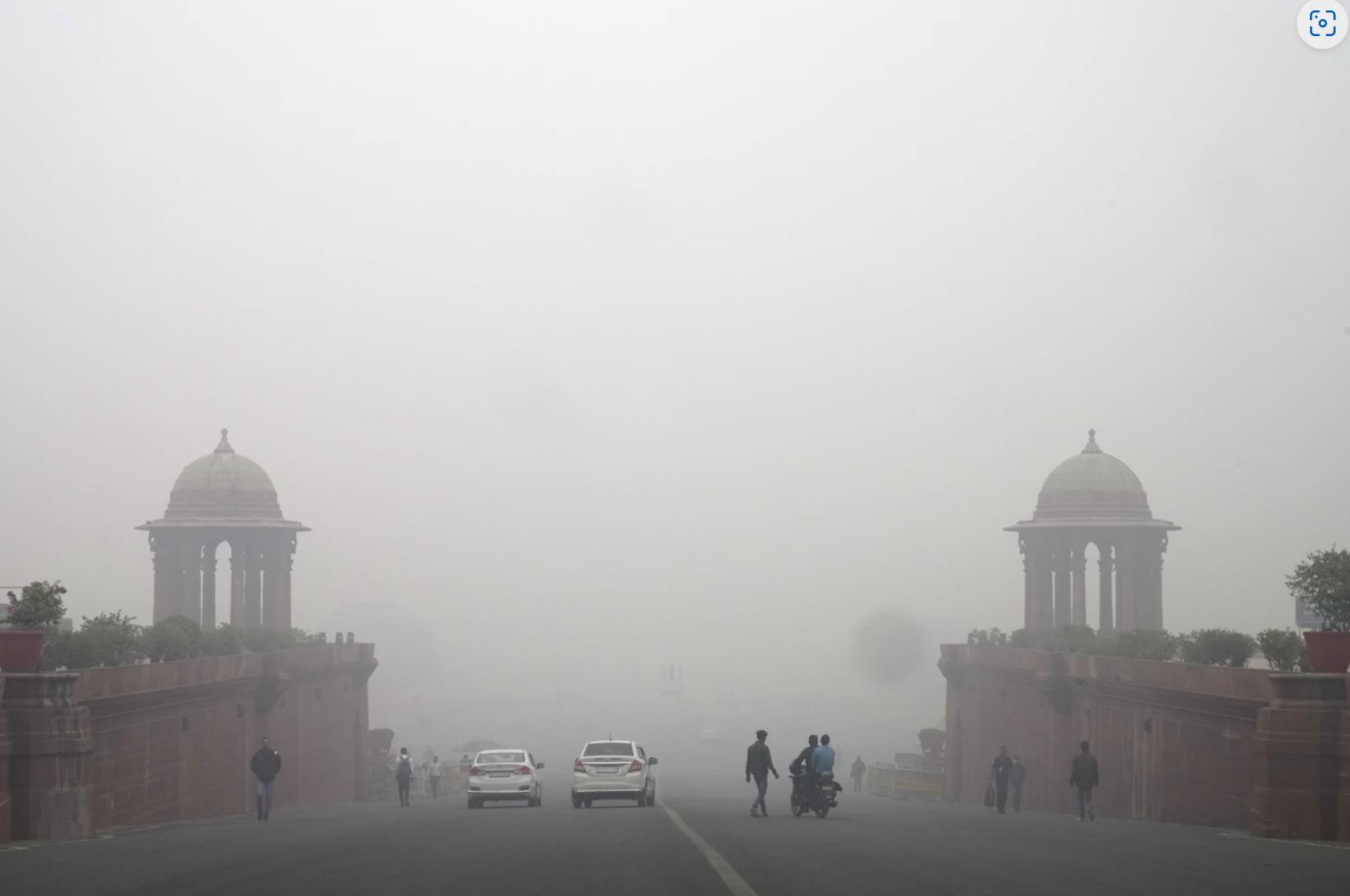 India’s capital chokes as air pollution levels hit 50 times the safe ...