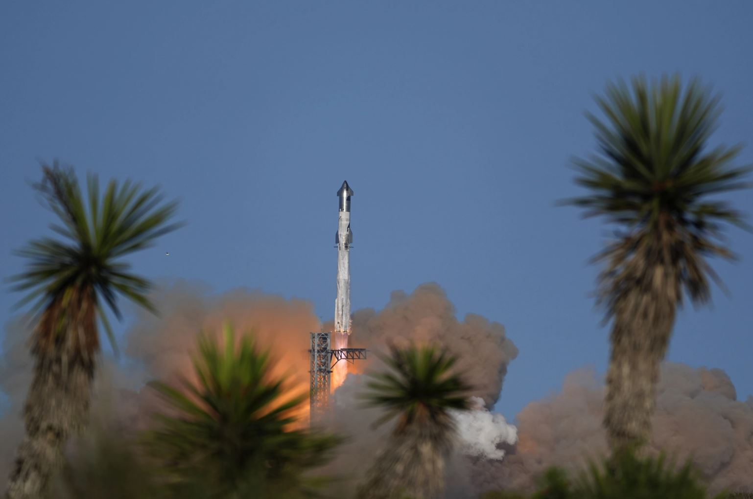 SpaceX launches giant Starship rocket, but aborts attempt to catch ...