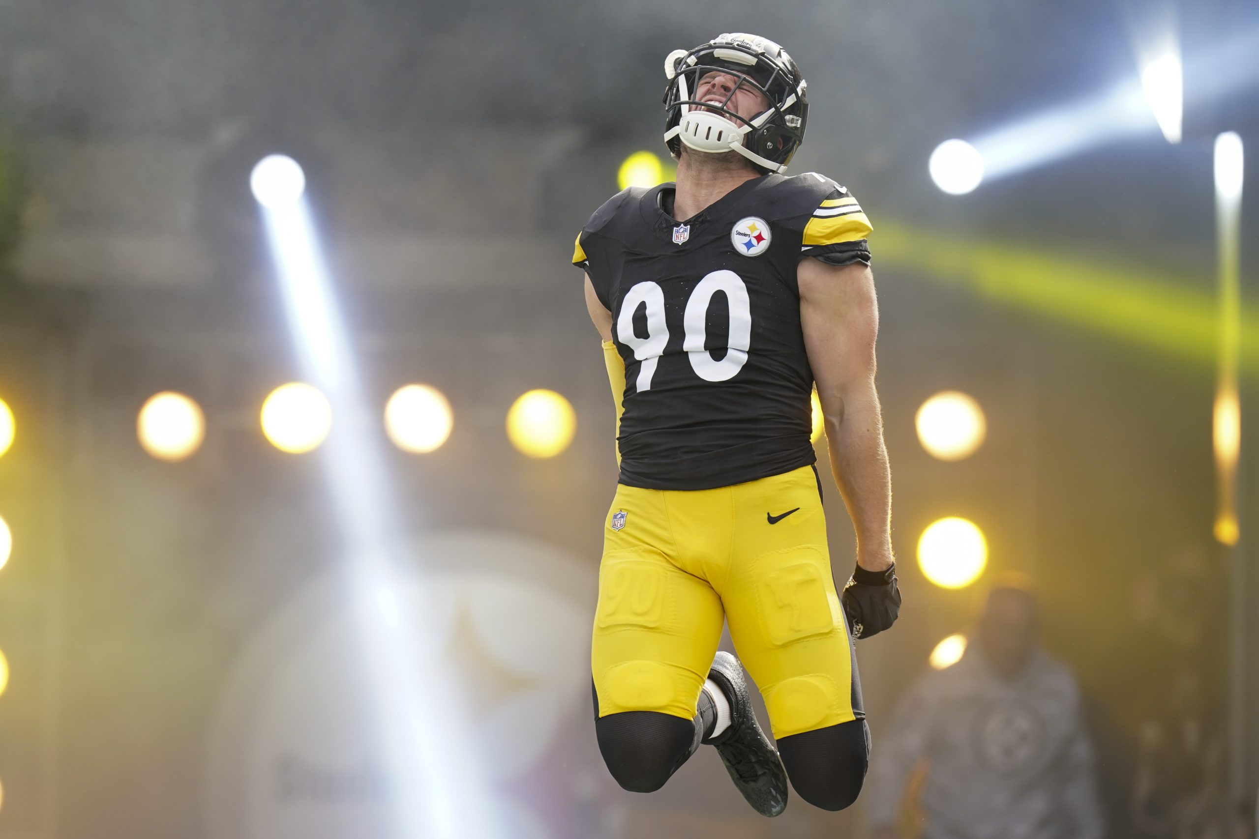 First-place Steelers visit rival Browns on Thursday night with teams at opposite ends of AFC ...