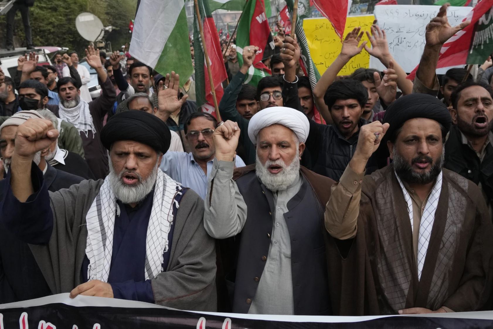 Warring tribes in northwest Pakistan agree to a cease-fire after ...