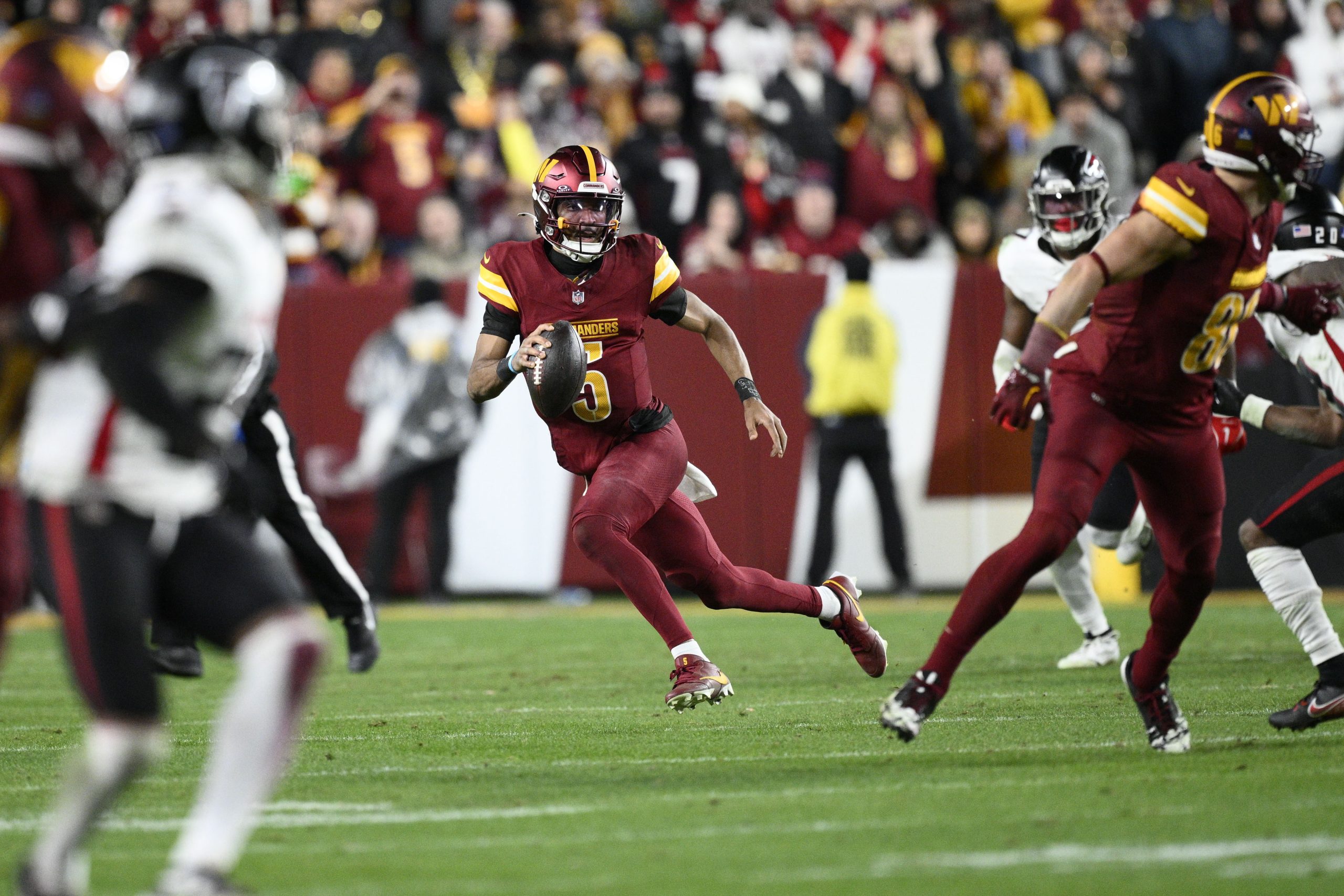 Jayden Daniels dazzles again as Commanders clinch a playoff spot by ...