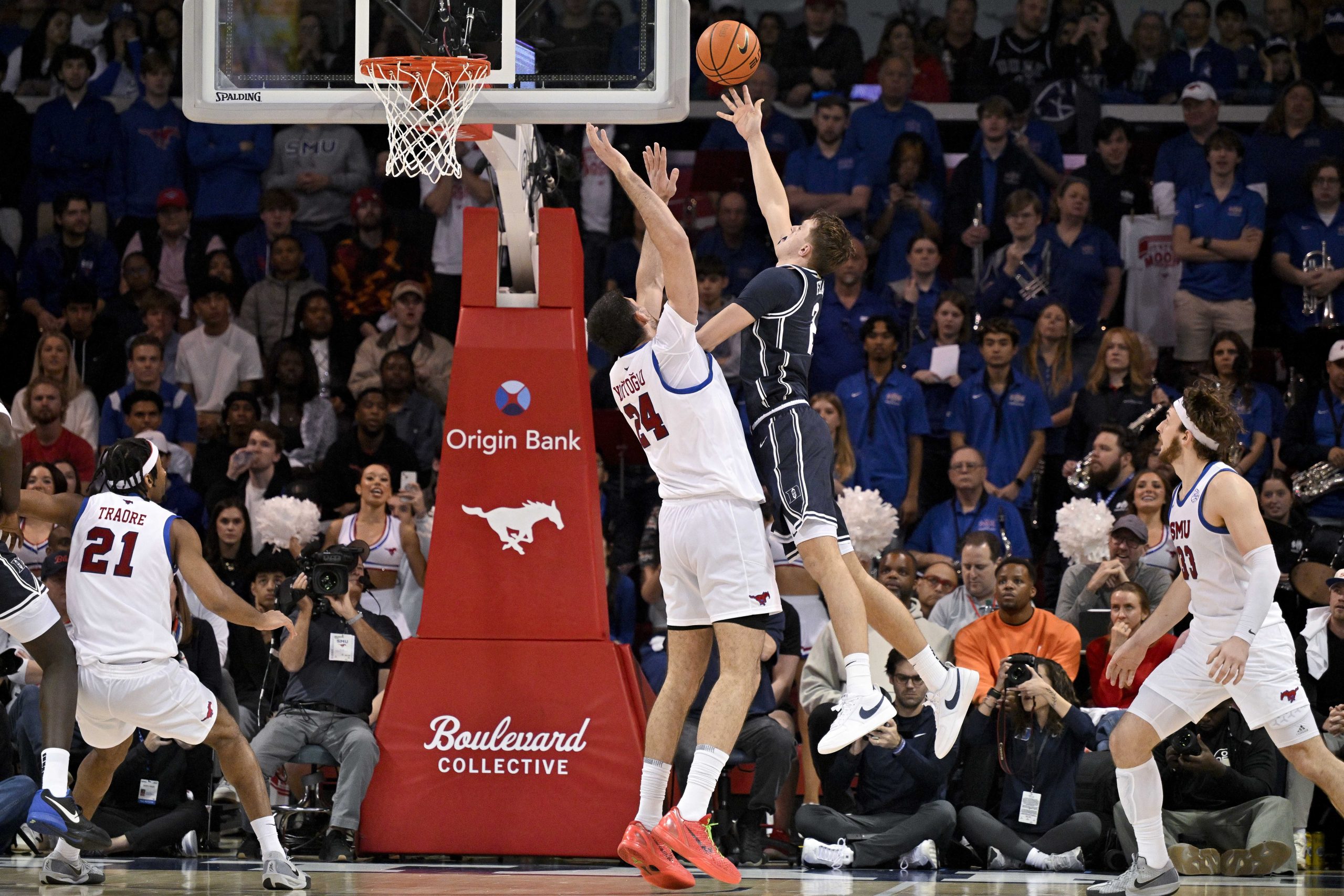 Flagg’s double-double leads No. 4 Duke to an 8th straight win, 89-62 ...