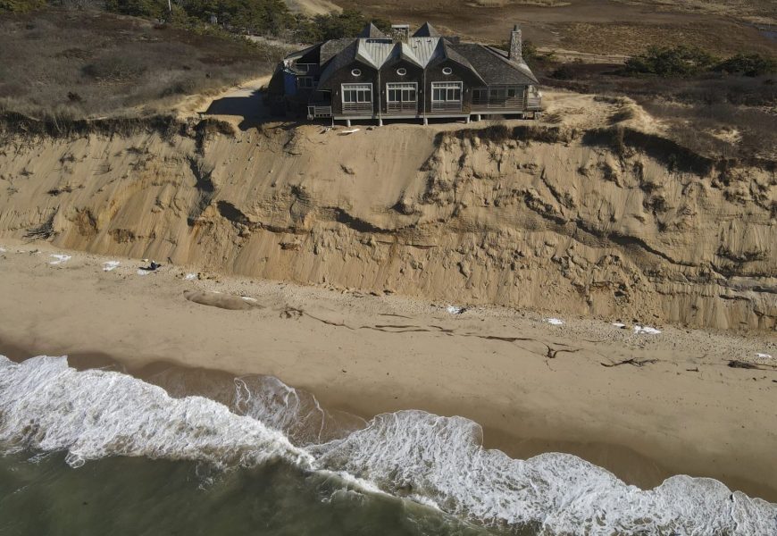 Luxury home falling into Cape Cod Bay - News.net