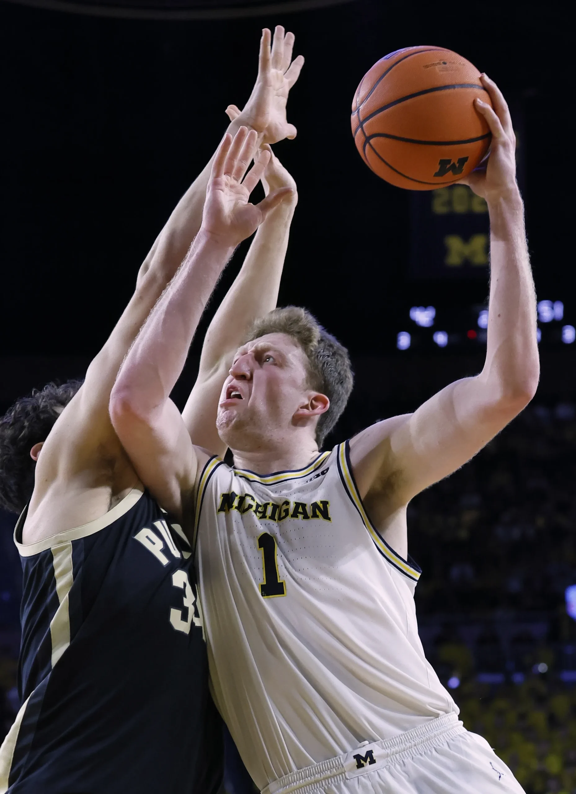 Wolf scores 15 and No. 20 Michigan holds off No. 7 Purdue 75-73 – News.net
