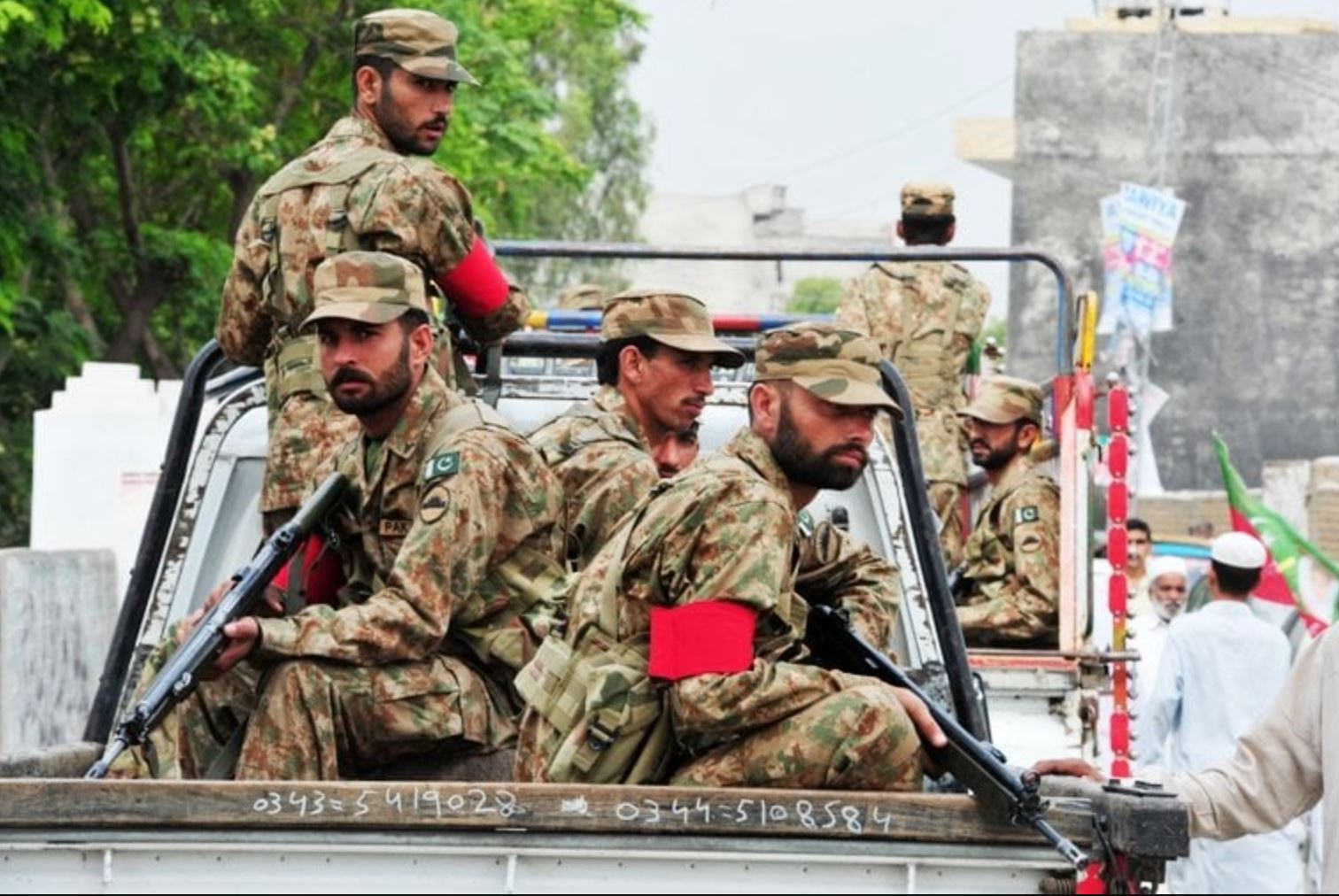 Pakistani security forces kill 10 militants in a raid near Afghanistan ...