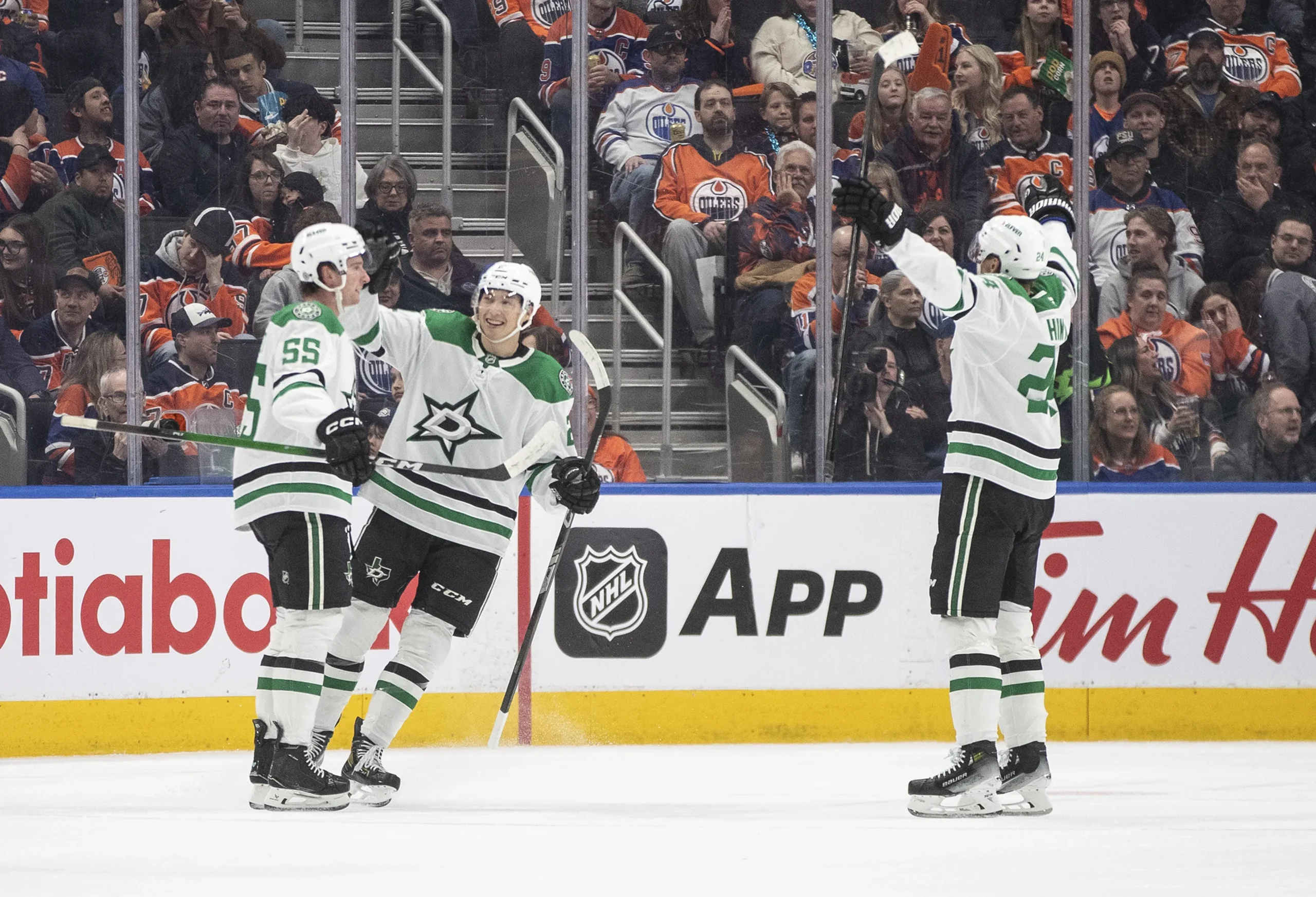 Jason Robertson has natural hat trick in the Stars’ 4-3 victory over ...