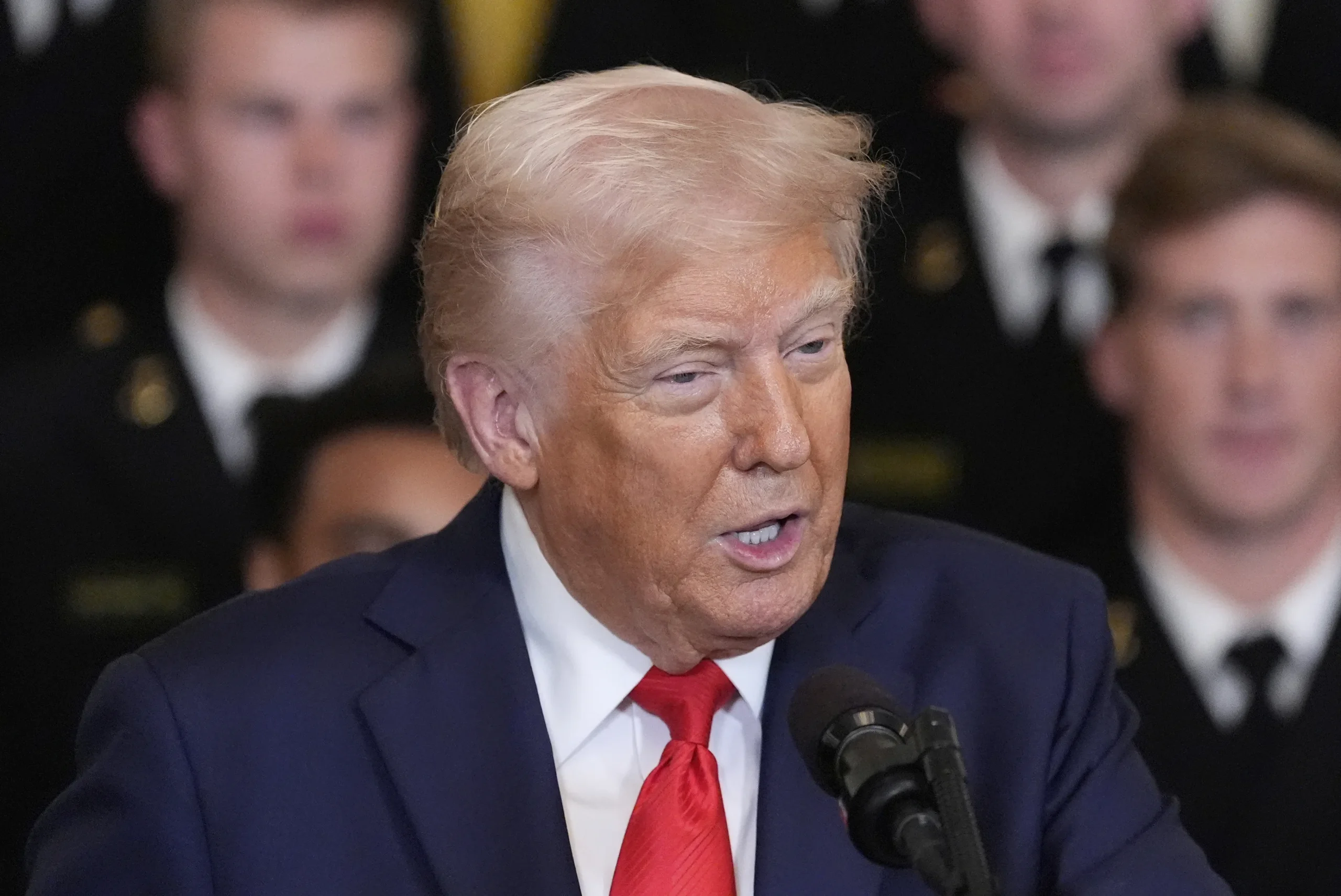 Trump says he wants to give money and airplane tickets to immigrants ...