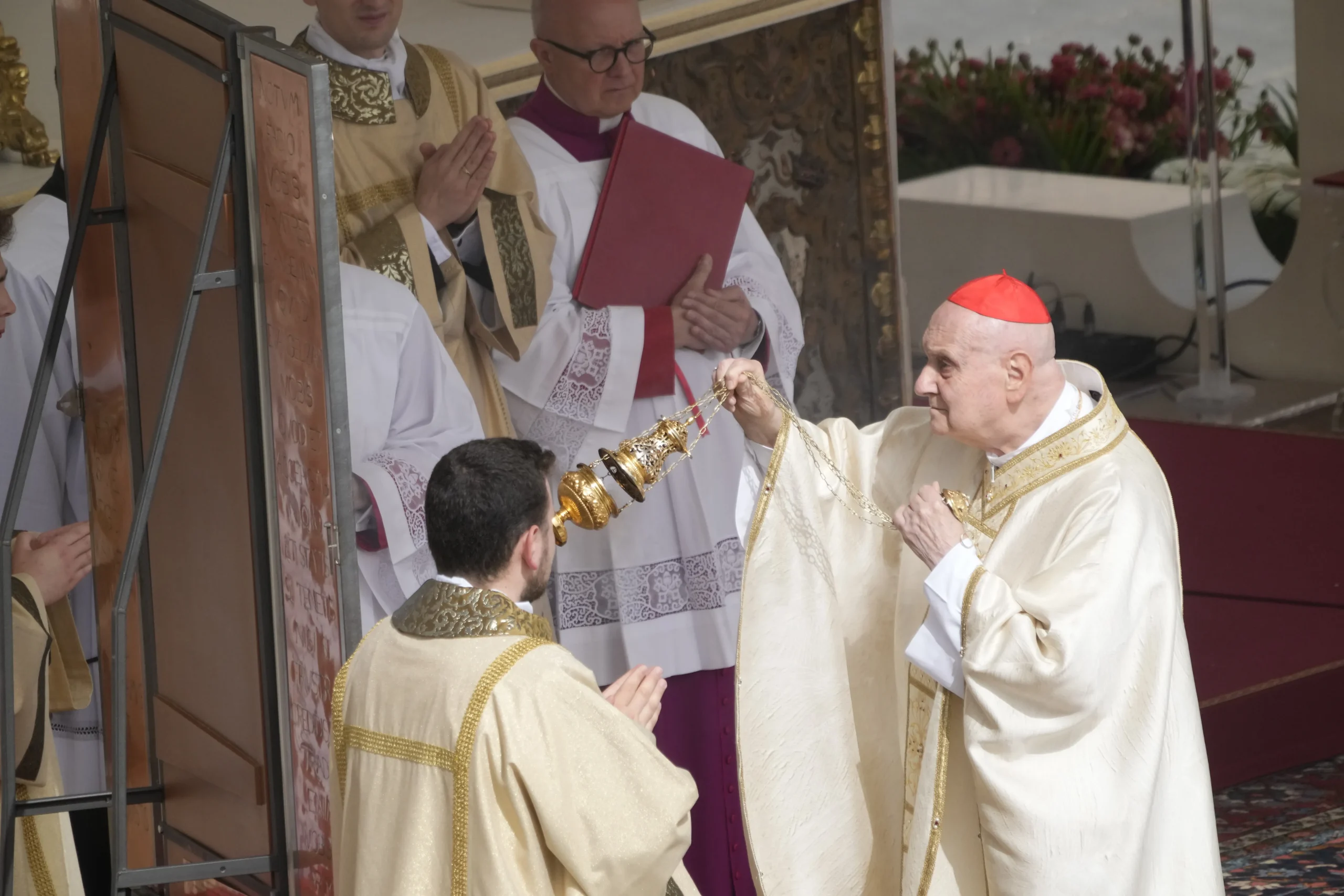 Vatican’s Easter Mass opens without Pope Francis as he continues ...