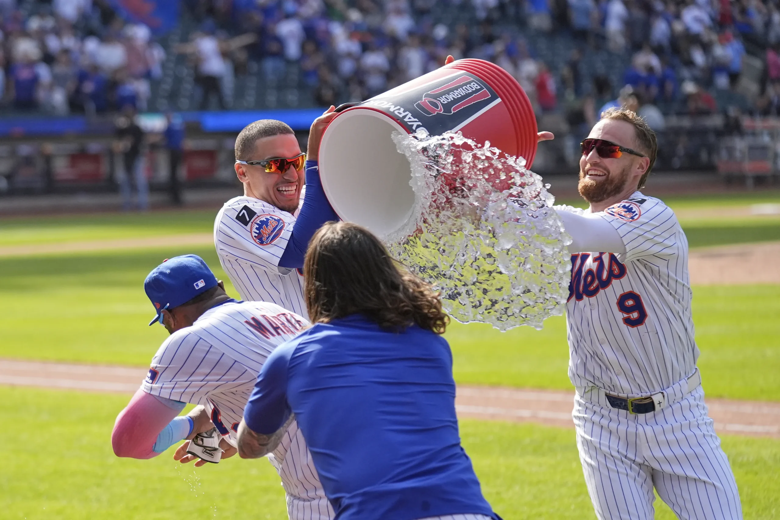 Mets sweep Phillies, extend winning streak to 7 in game with play at ...
