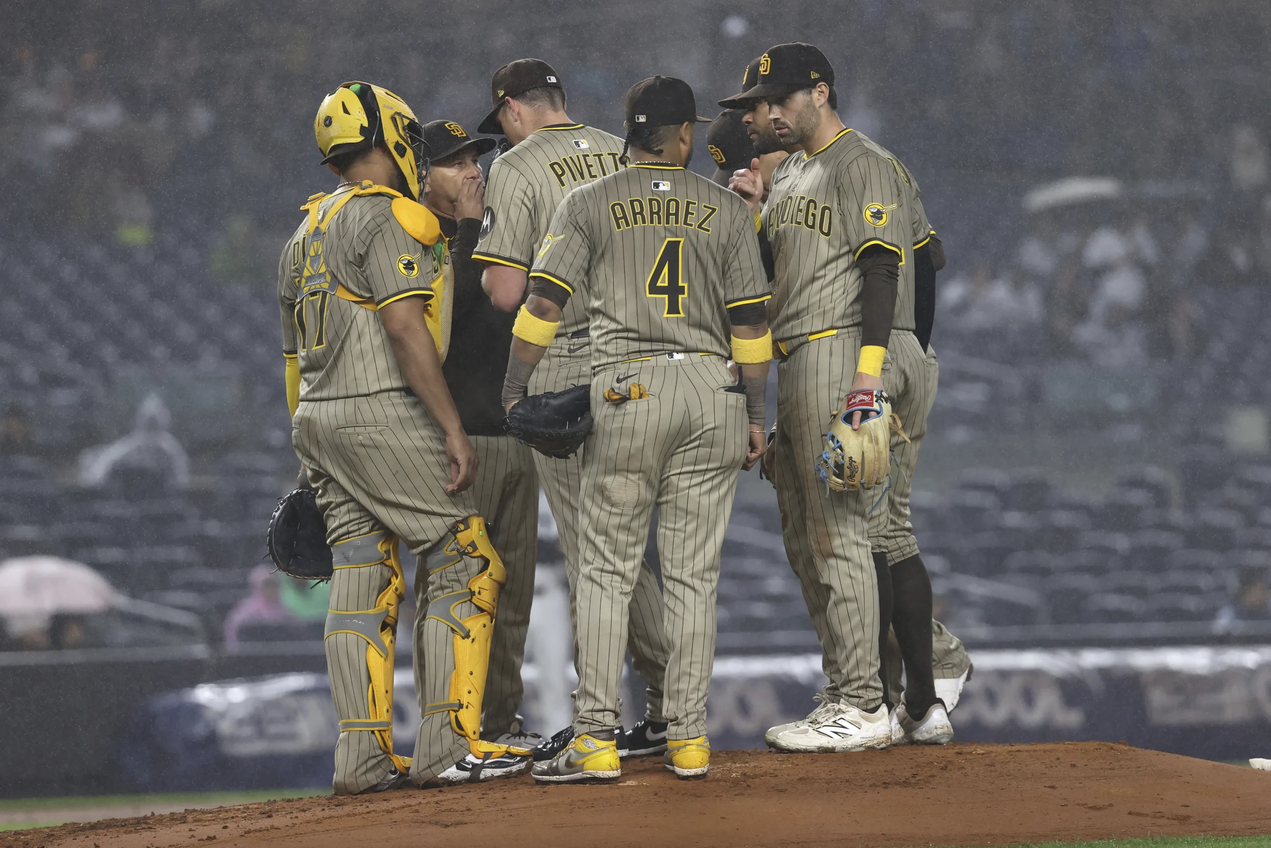 Machado and Bogaerts lead 8th-inning rally as Padres beat Yankees 4-3 ...