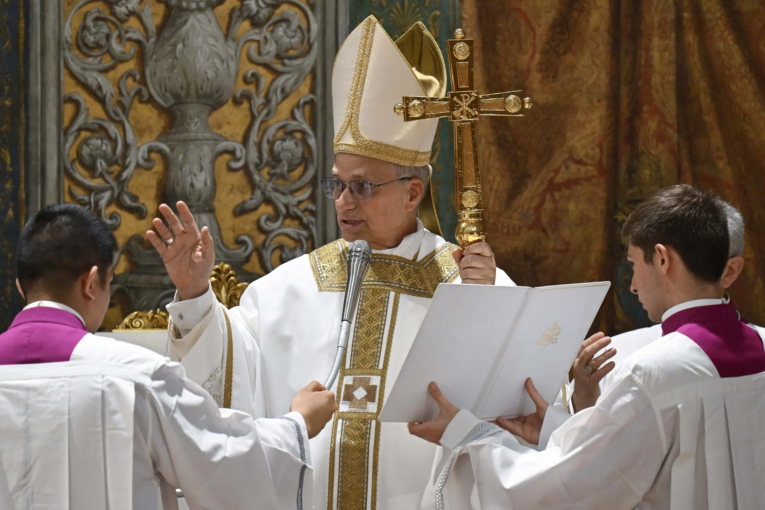 Pope Leo XIV celebrates Mass at tomb of St. Peter before greeting the ...