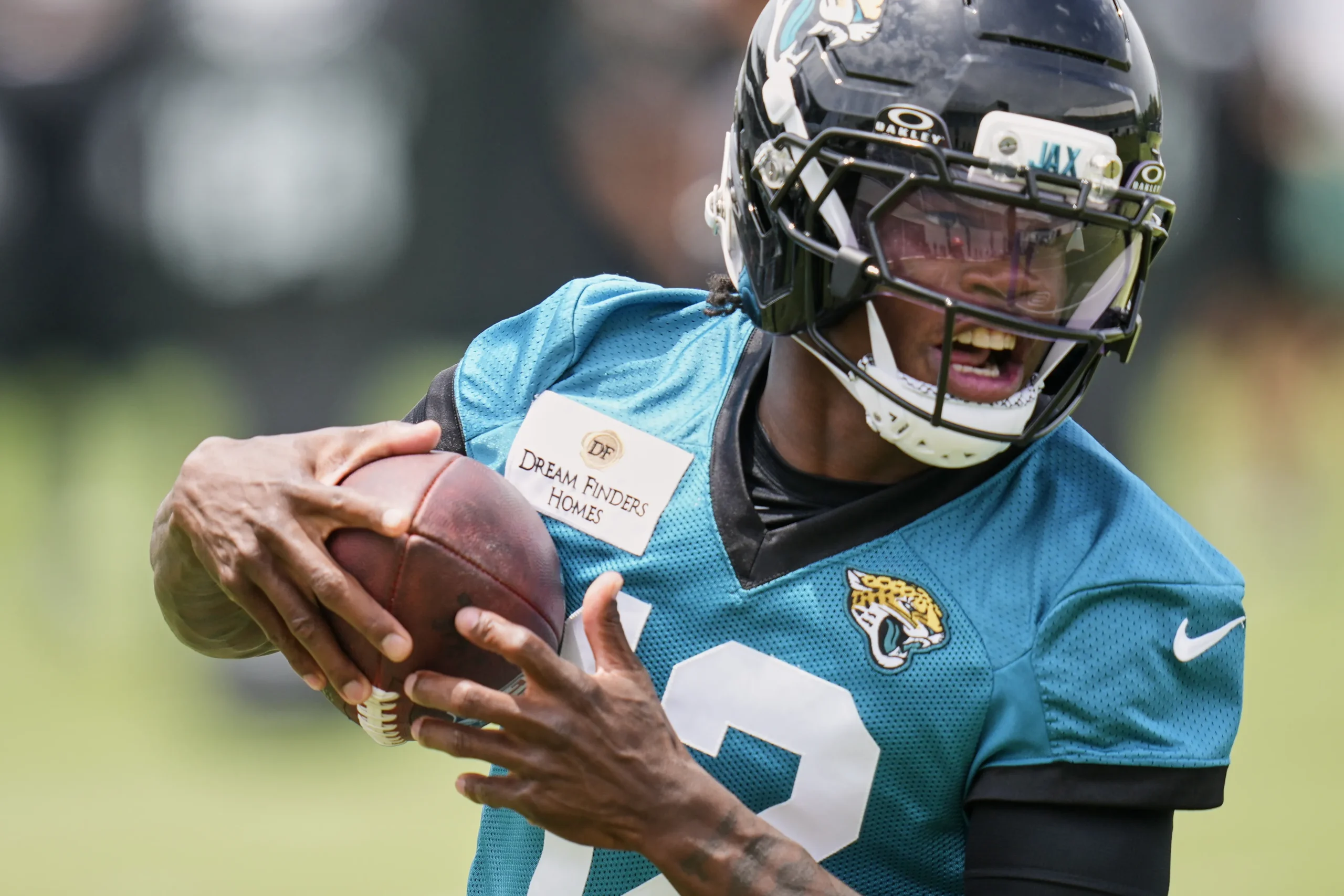 Jaguars’ Travis Hunter will move to defense after wowing fans on offense during rookie camp ...