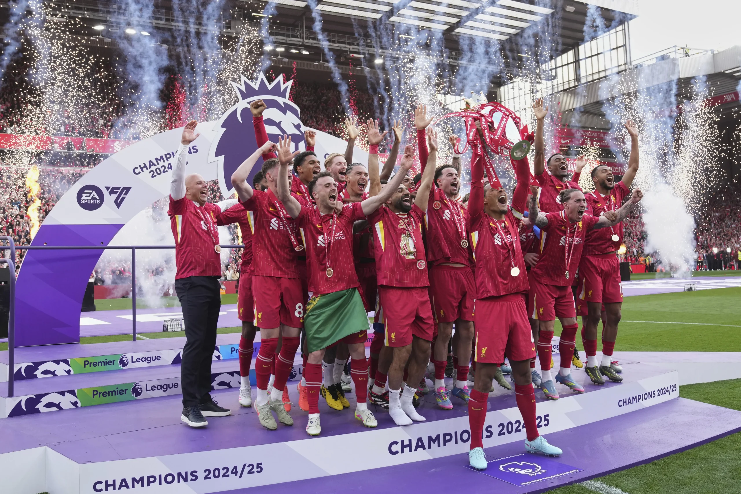Liverpool players raise Premier League trophy in front of Klopp – News.net