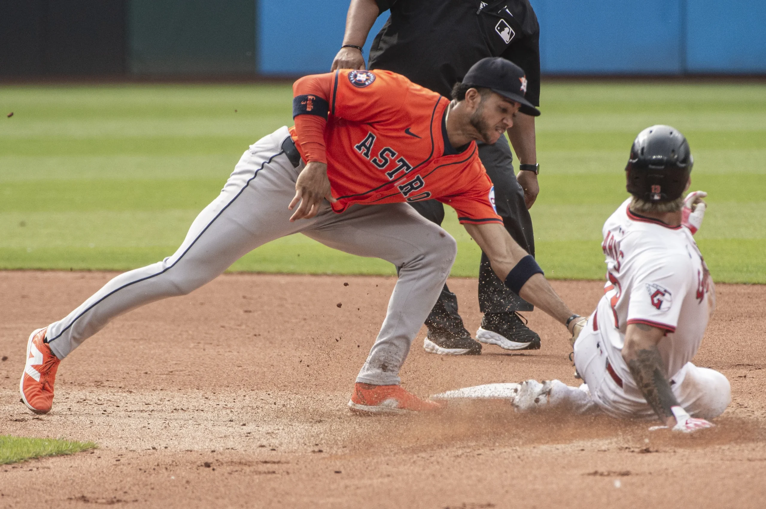 Astros take lead on wild pitch and defeat Guardians 5-3 in 10 innings ...